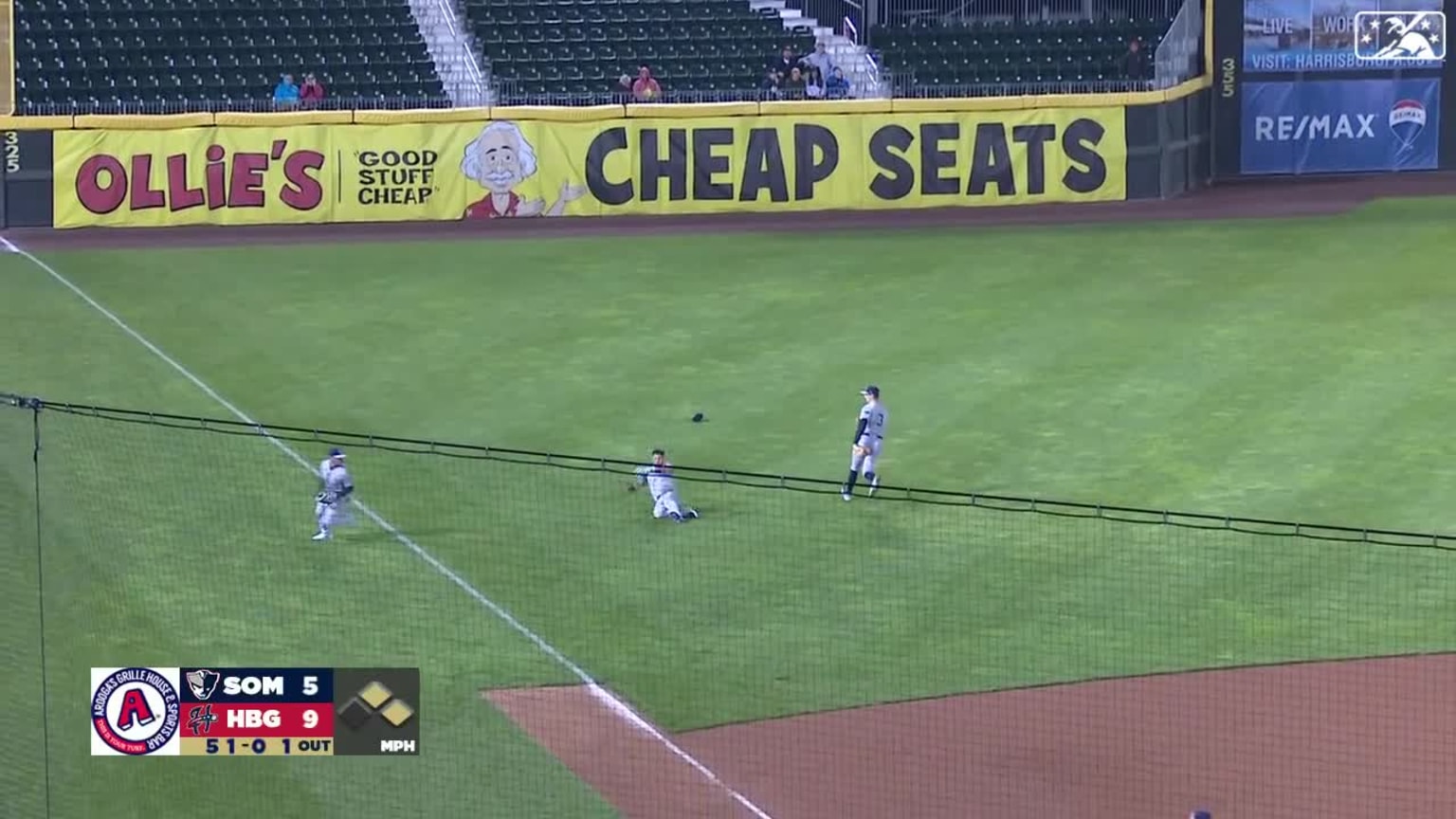 Domínguez's amazing sliding catch | 04/30/2023 | Patriots