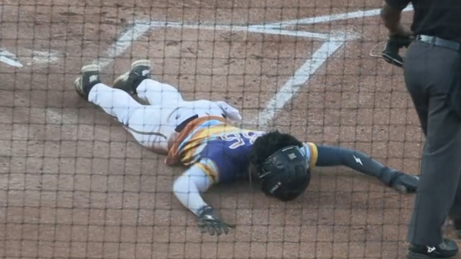 Homer Bush Jr.'s singles, steal two bases and scores | 08/08/2025 ...