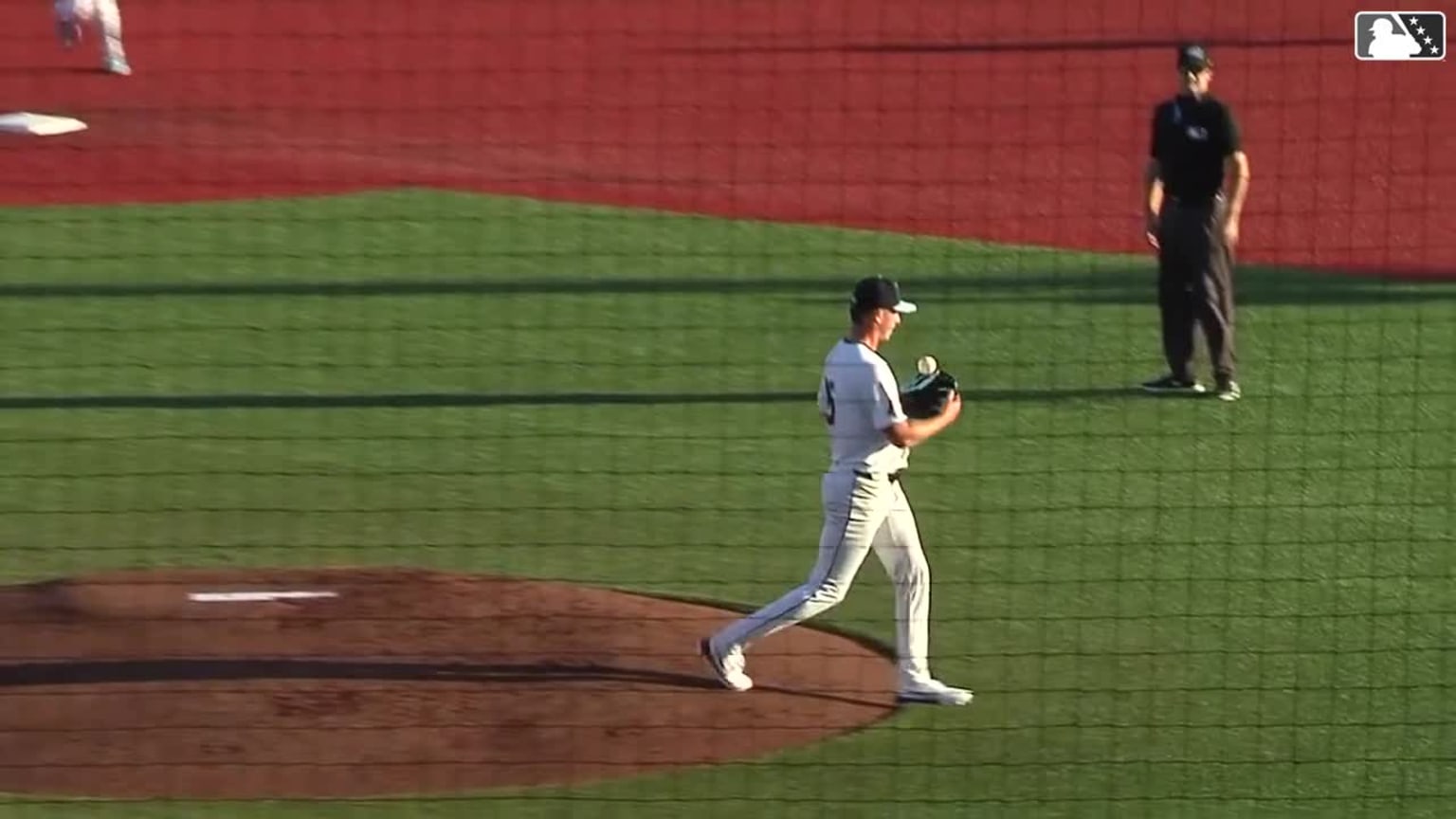 Logan Clayton's backhanded catch | 07/24/2024 | Hops