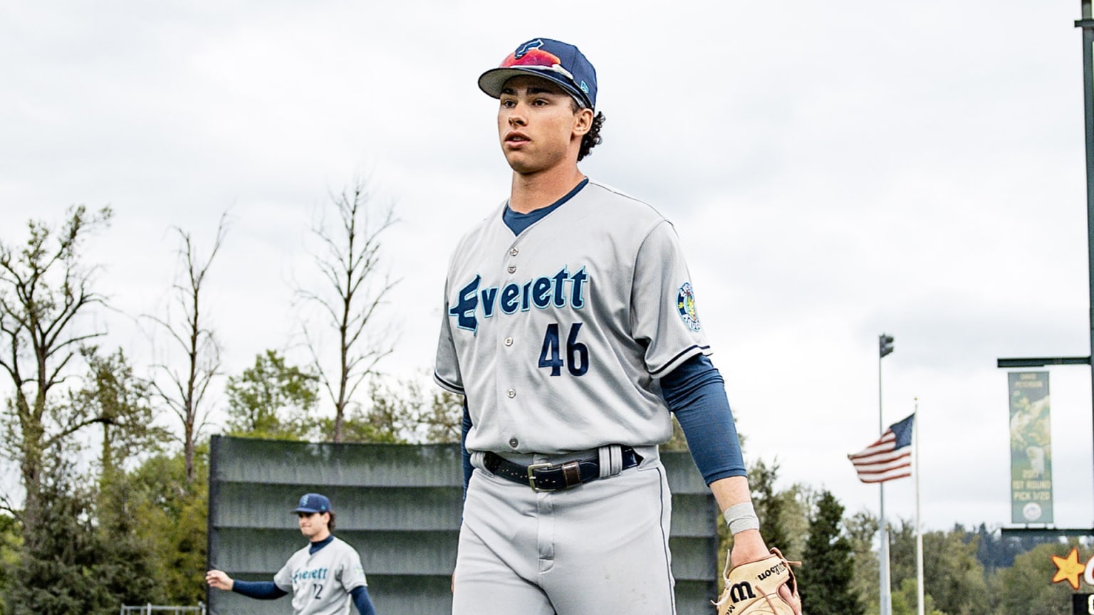 Jonny Farmelo makes a sliding catch in center | 05/05/2025 | MiLB.com