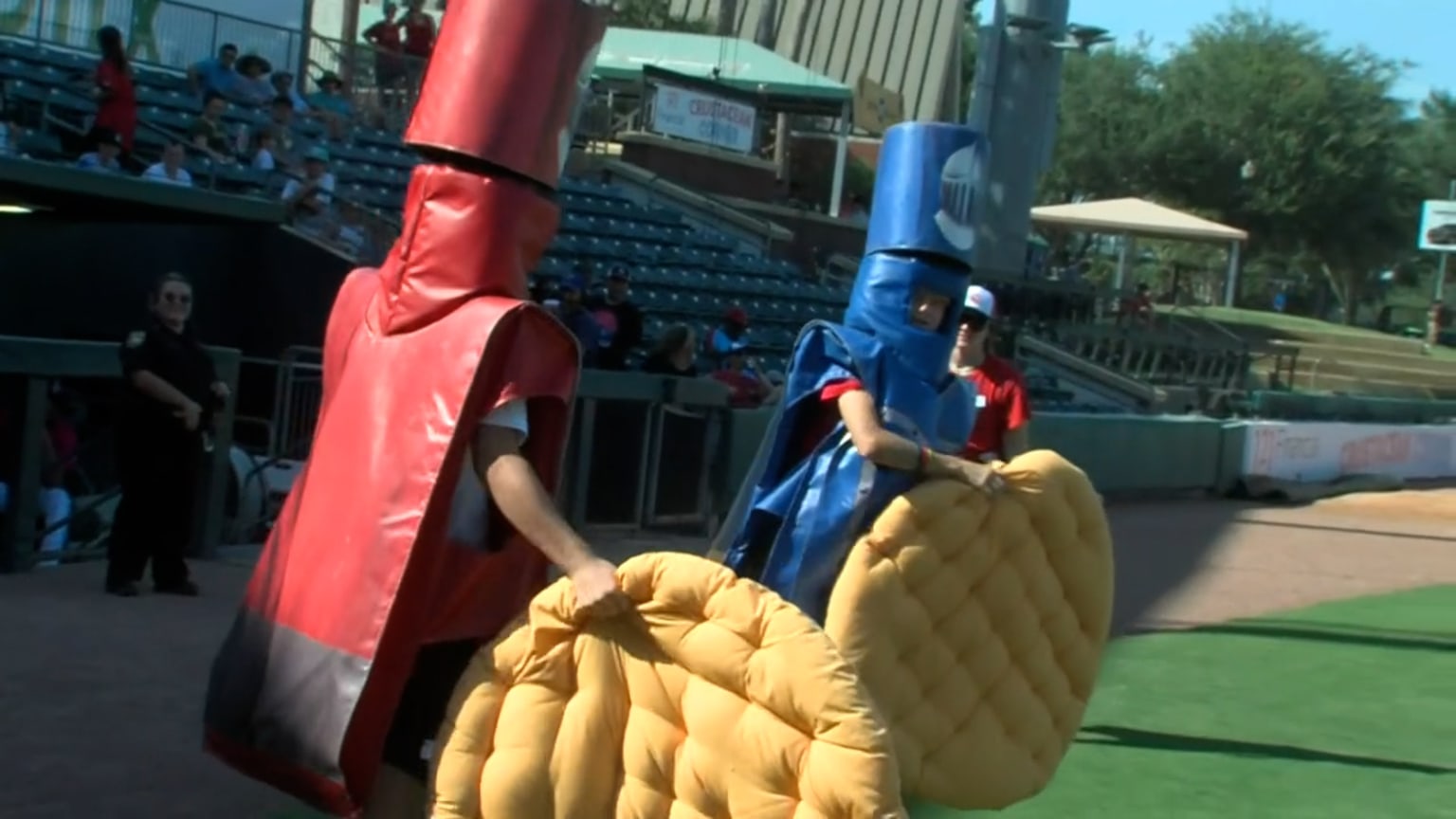 Giant Waffle Duel between fans | 08/14/2023 | Tides