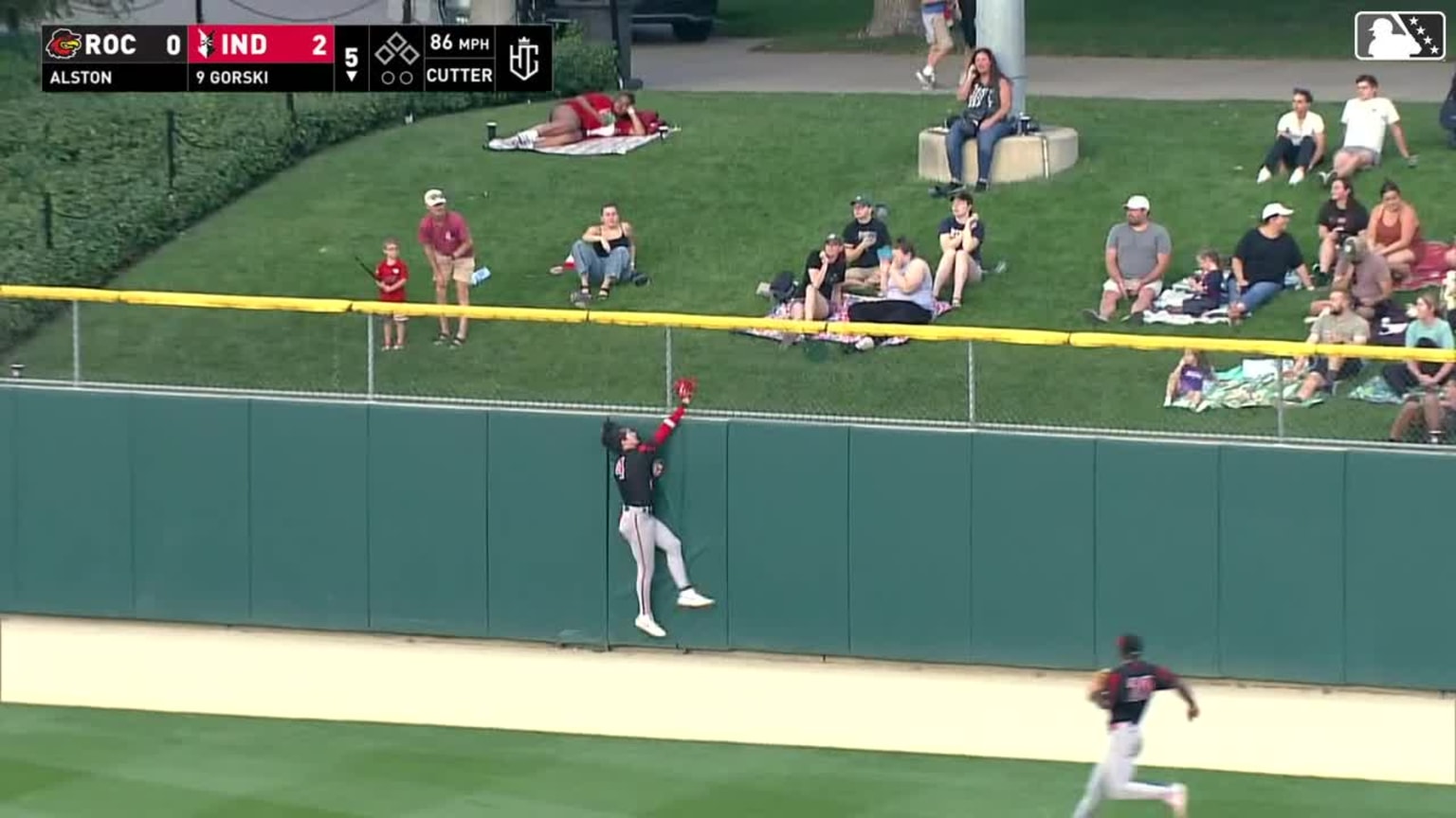 Robert Hassell III makes a leaping grab | 09/13/2024 | Red Wings