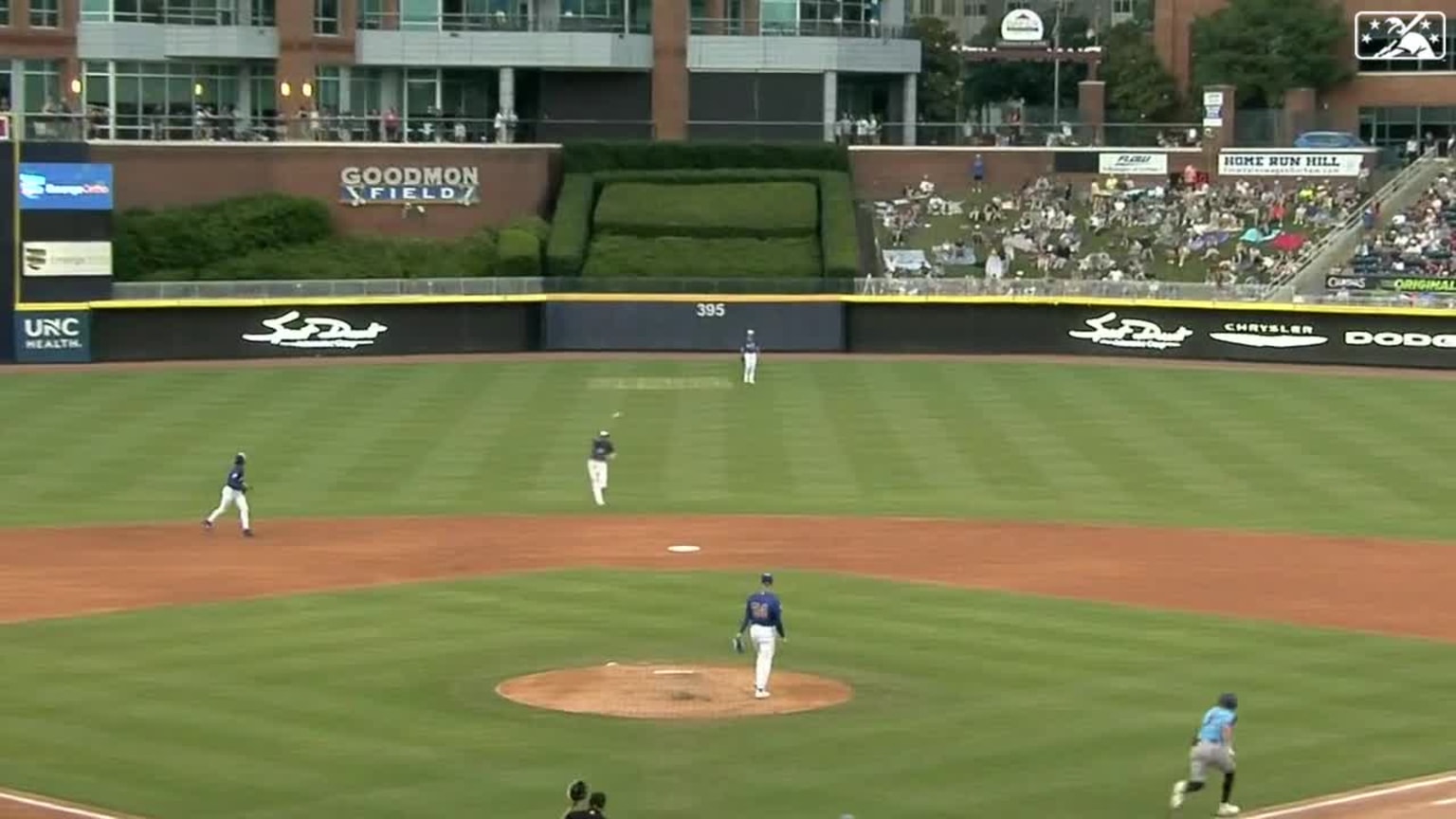 Vidal Brujan's play up the middle | 06/04/2023 | Bulls