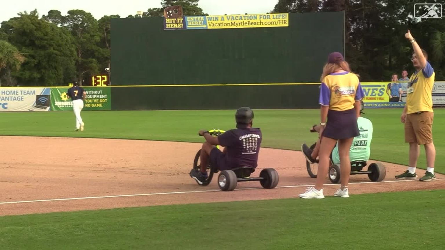 Fans race around the infield | 09/10/2023 | MiLB.com
