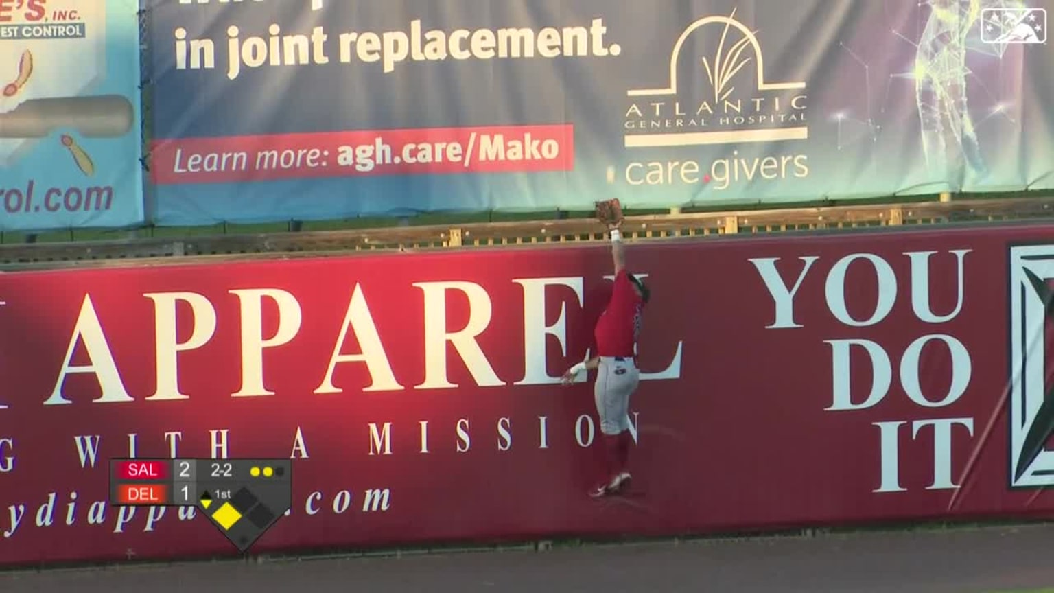 Alexis Hernandez' leaping grab | 08/17/2023 | Red Sox