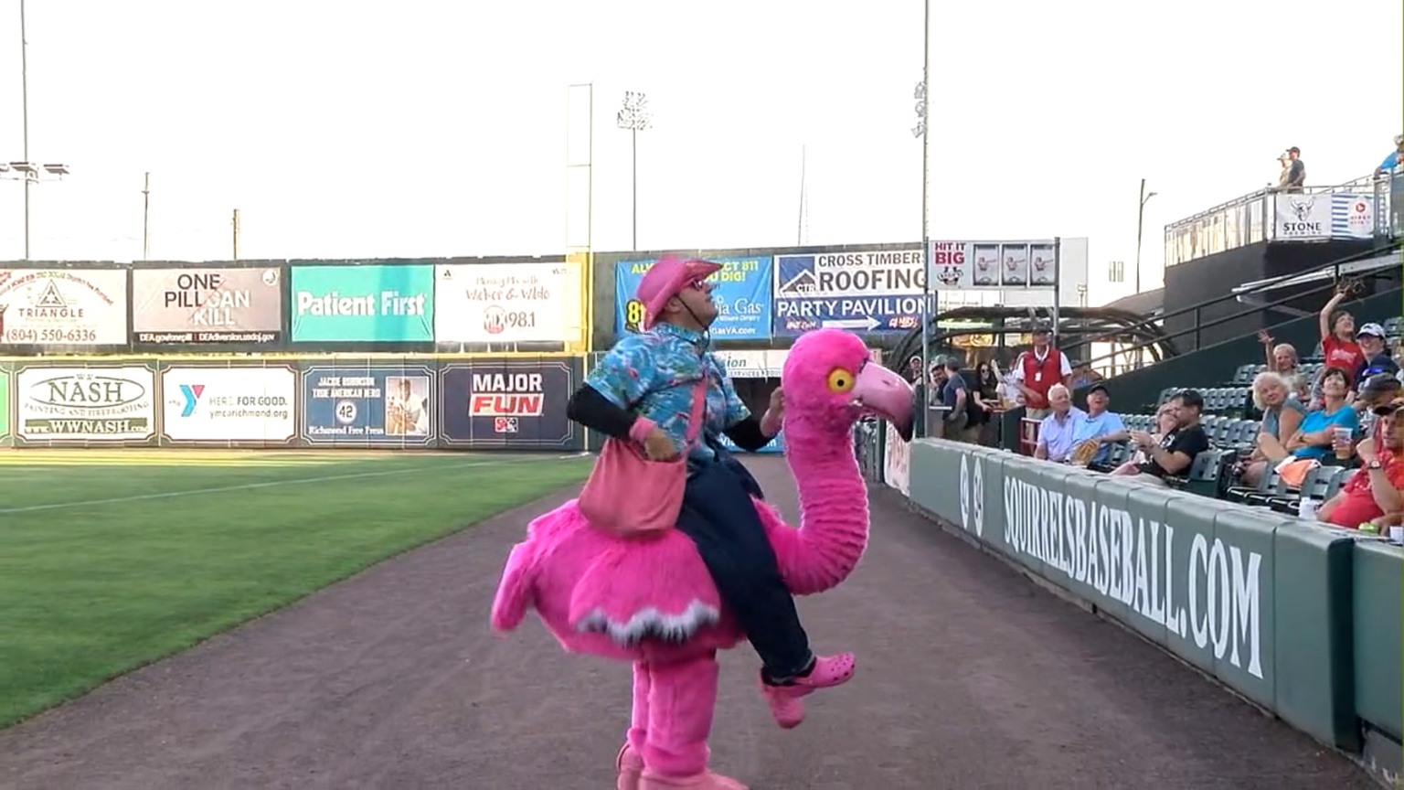 Flamingo man tosses shirts | 09/06/2023 | Flying Squirrels