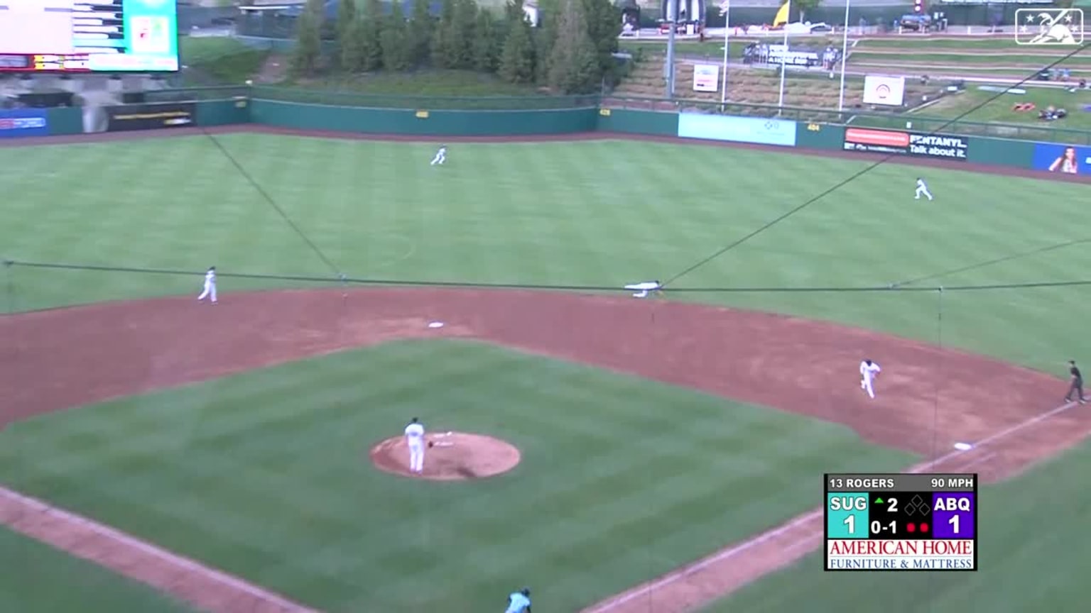 Coco Montes lays out for catch | 05/03/2023 | Isotopes