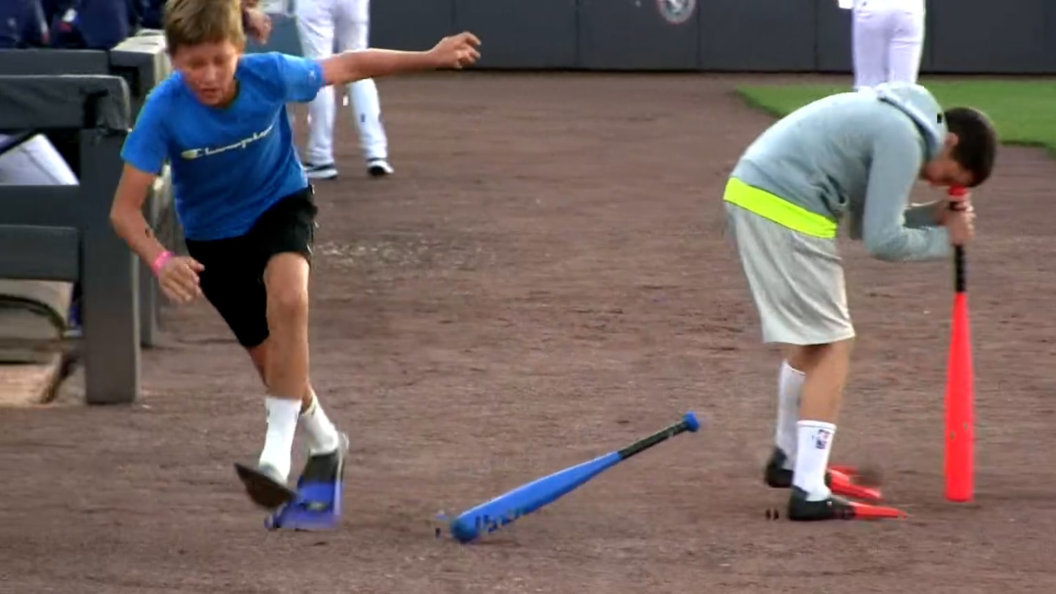 A dizzy bat race | 09/01/2023 | Rumble Ponies