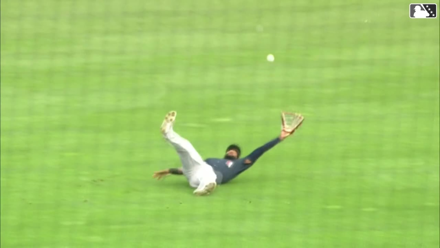 Sandro Fabian's stumbling grab | 08/25/2024 | Express