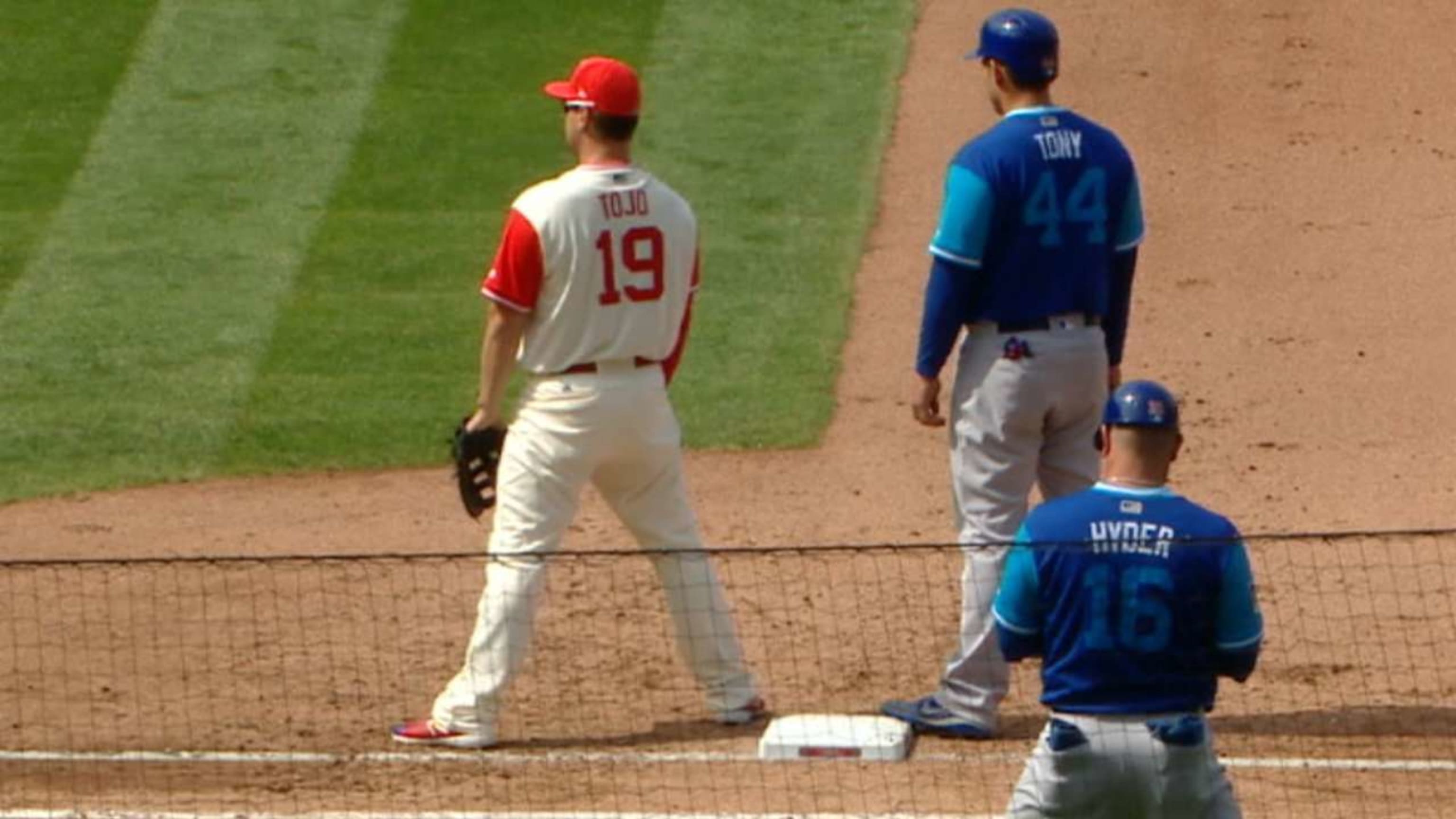 1st Baseman Standing