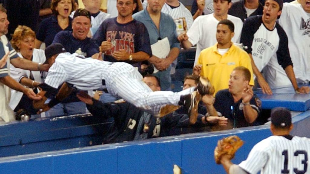 derek jeter diving catch gif