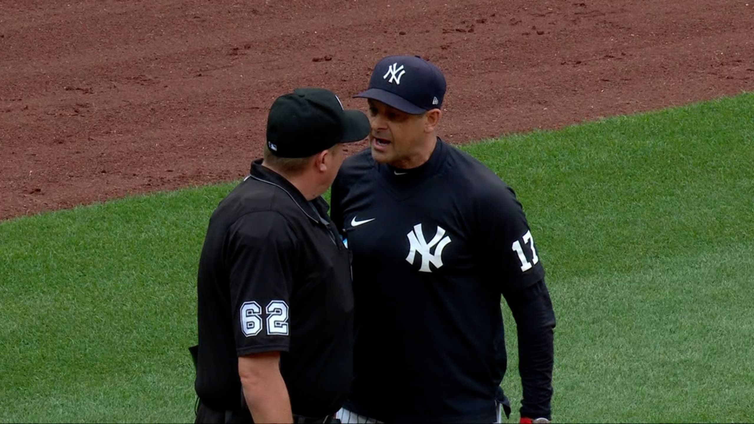 Aaron Boone gets ejected Aaron Boone gets ejected