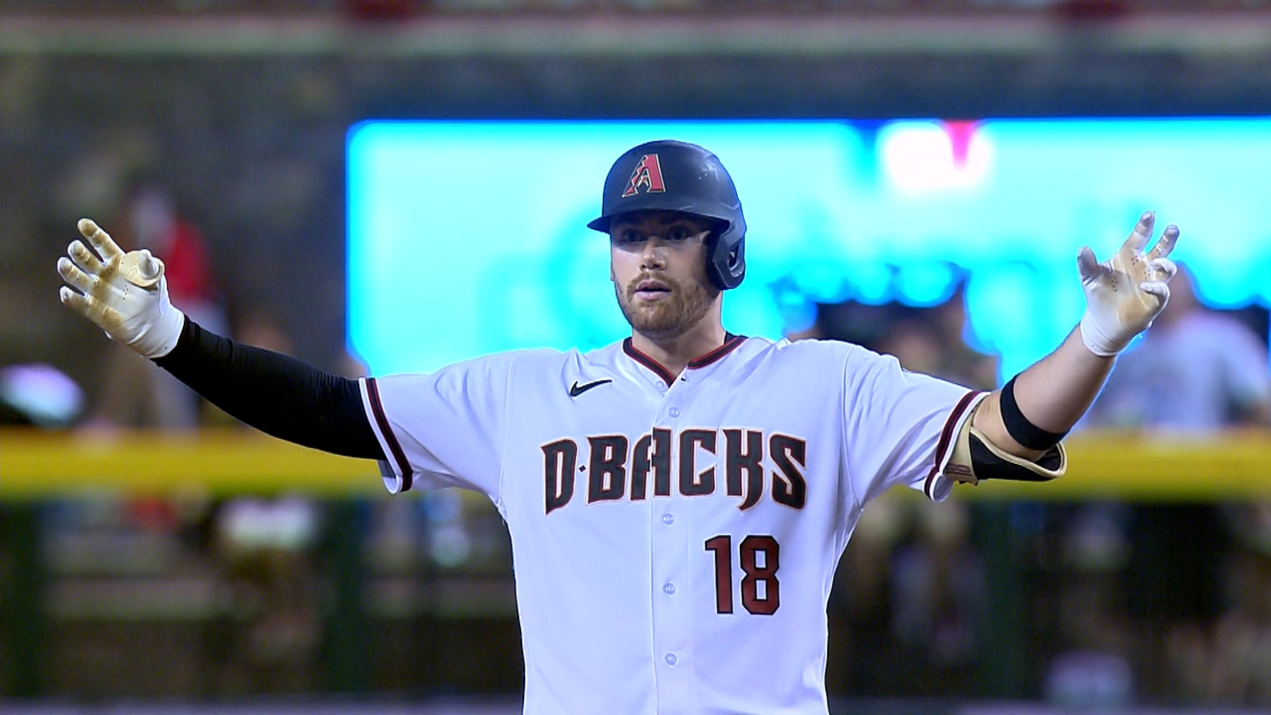 Carson Kelly trae 2 con doble