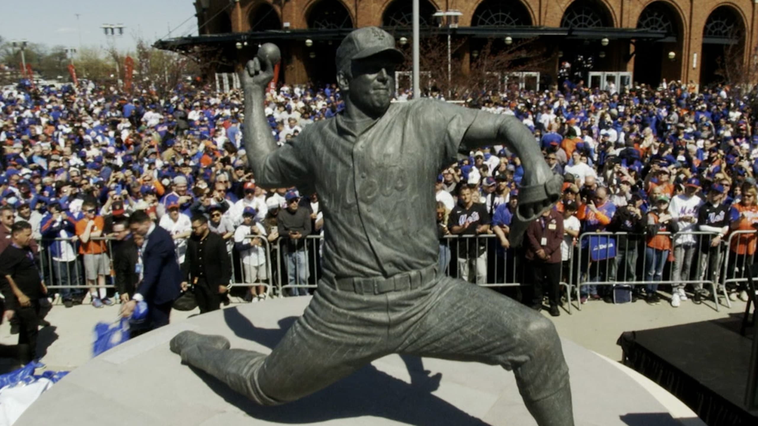 Tom Seaver statue unveiled in NY