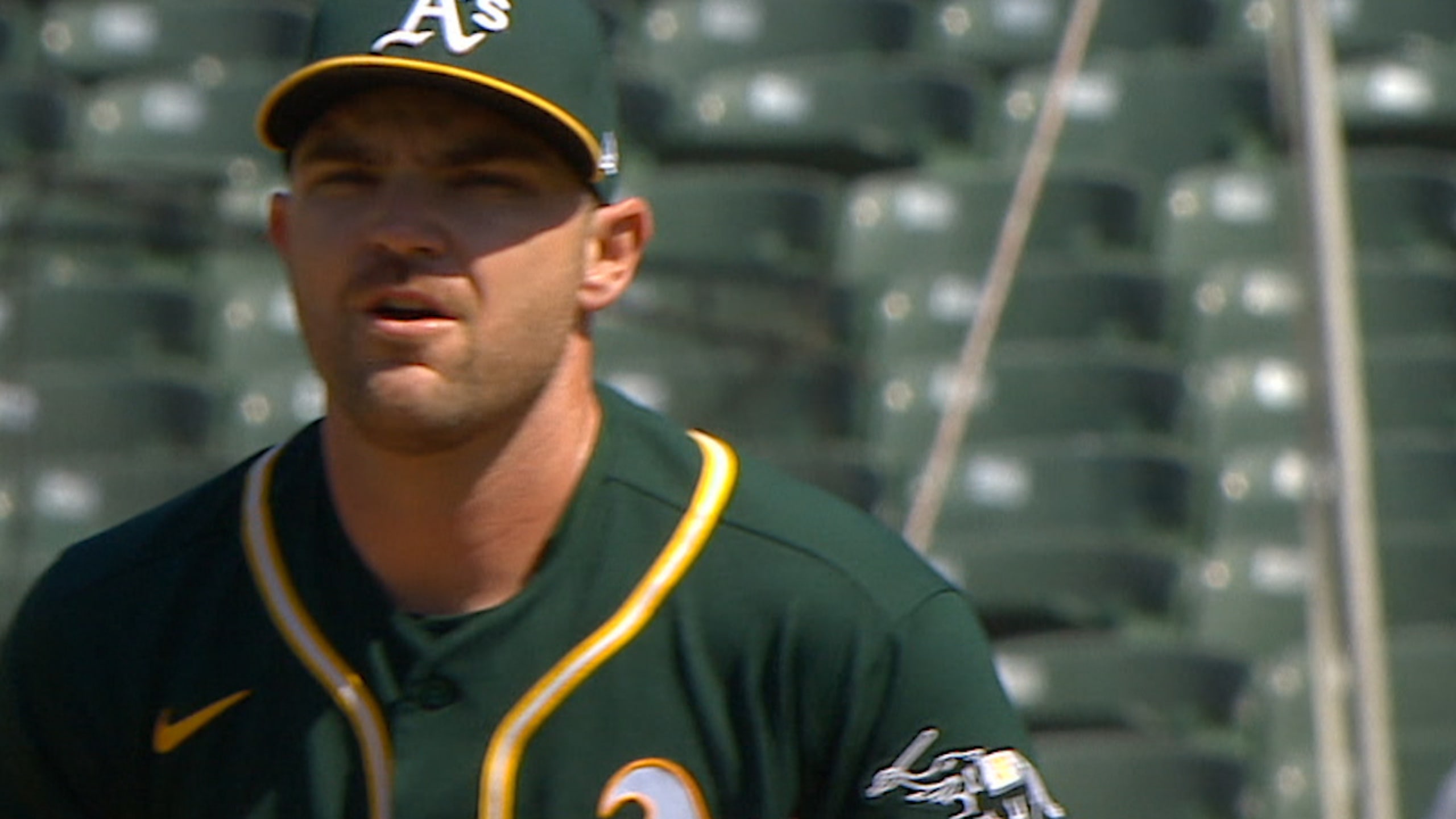 Liam Hendriks secures the win