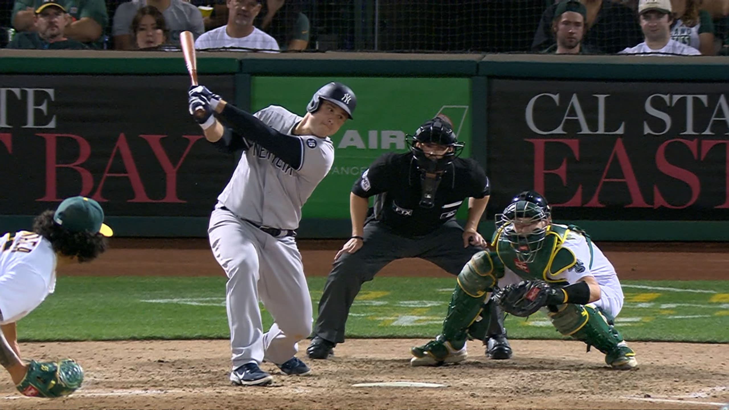 Sean Manaea fans Anthony Rizzo