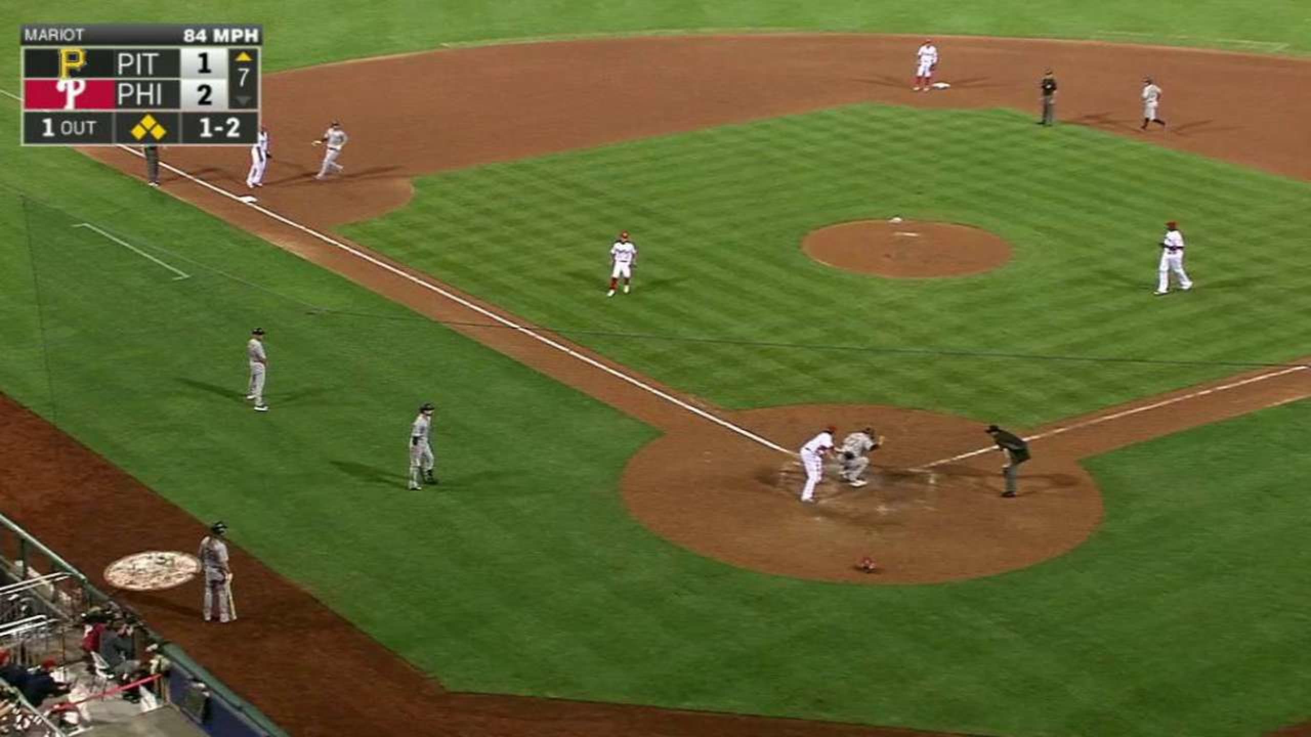 Kang scores on wild pitch