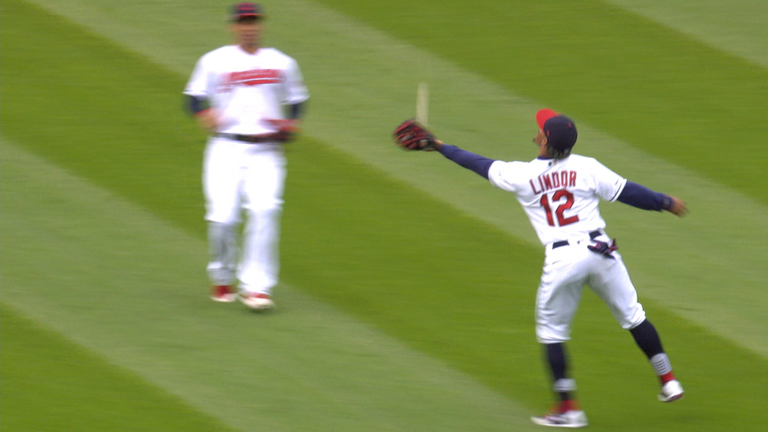 Lindor's over-the-shoulder catch