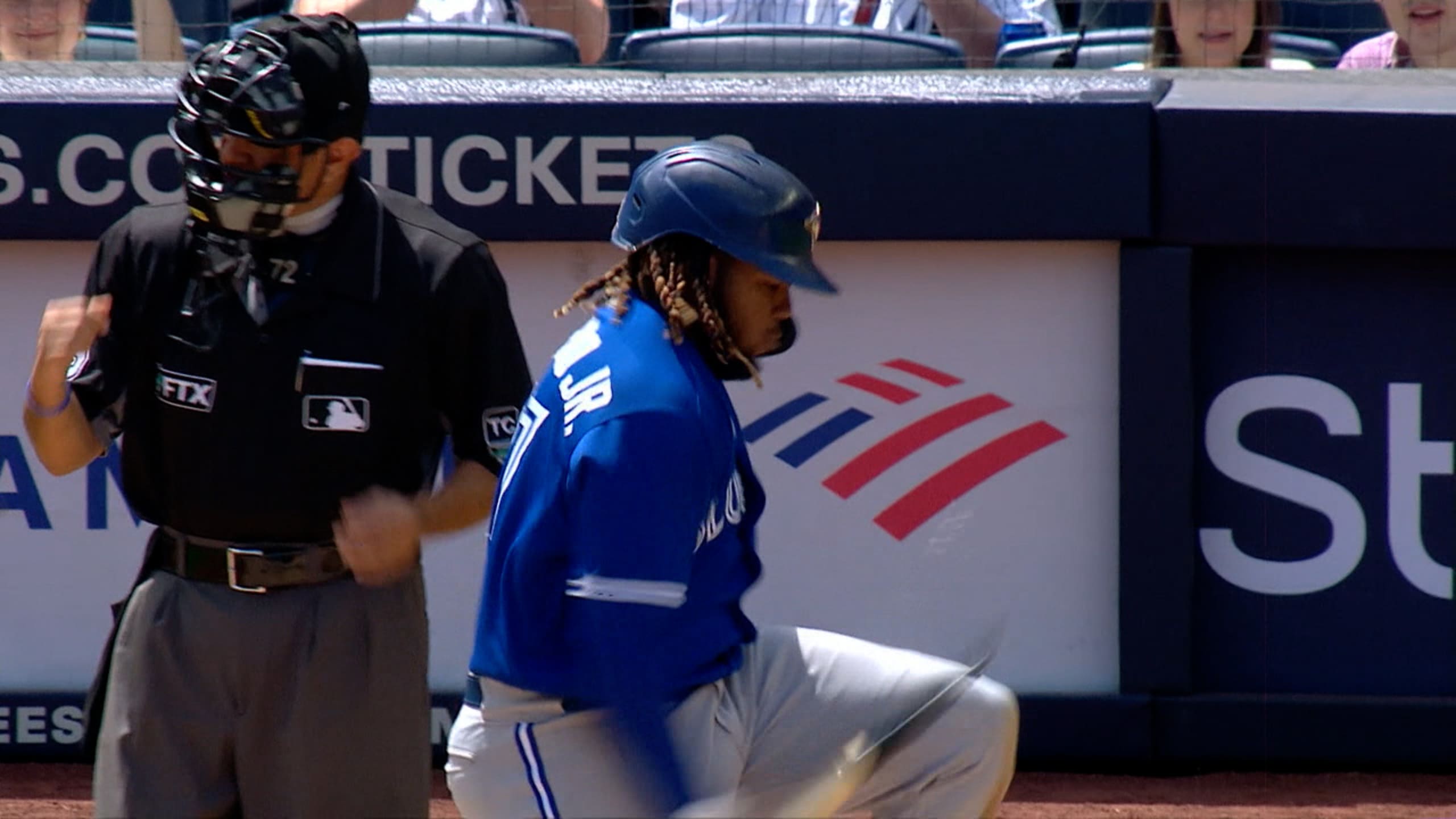 Vlad Jr. breaks bat over knee