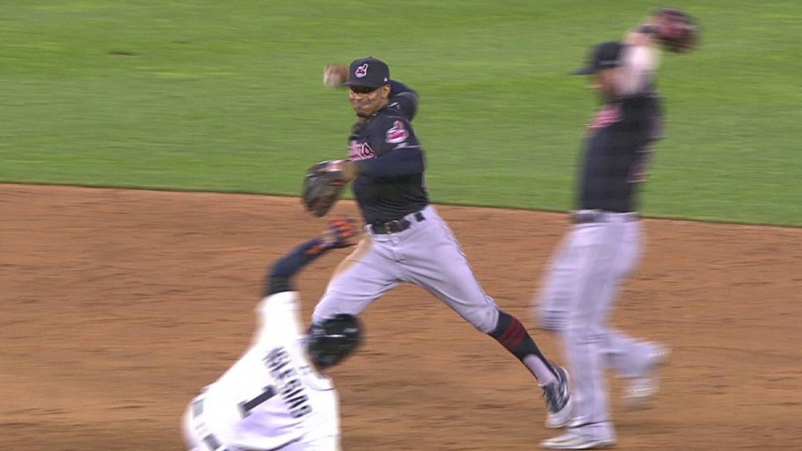 Lindor's terrific diving play