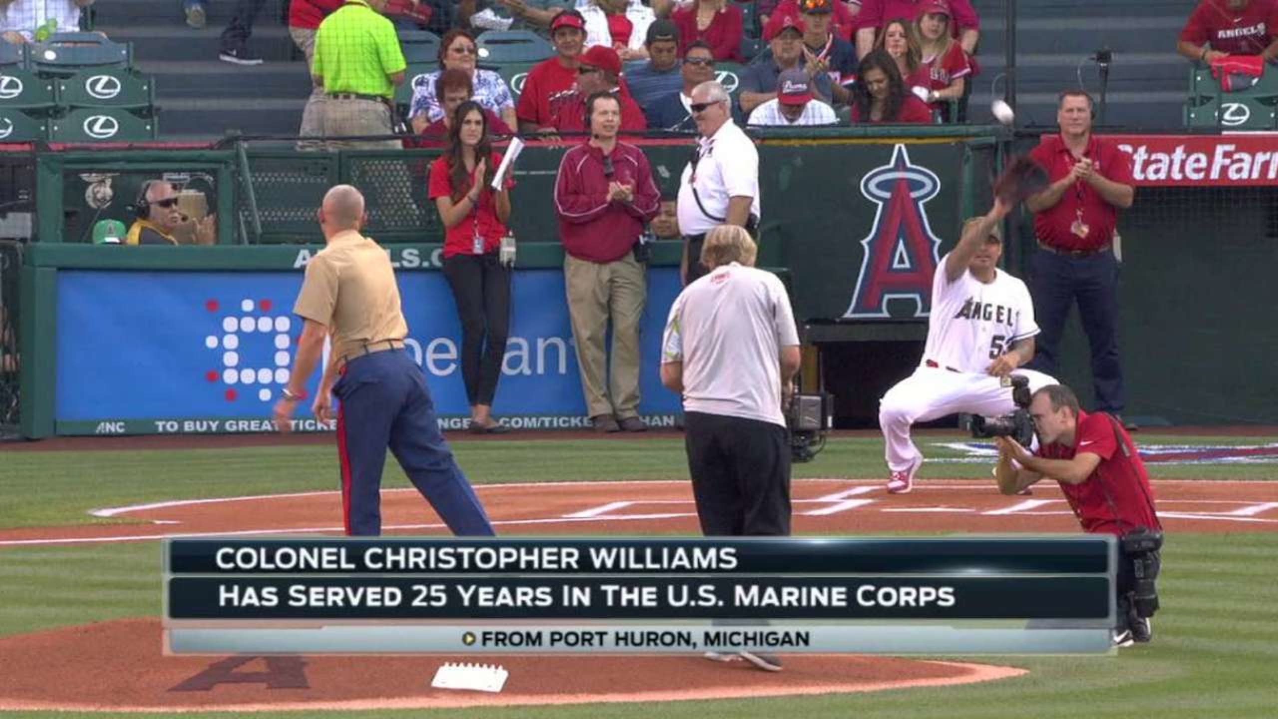 El Coronel Williams abre la ceremonia