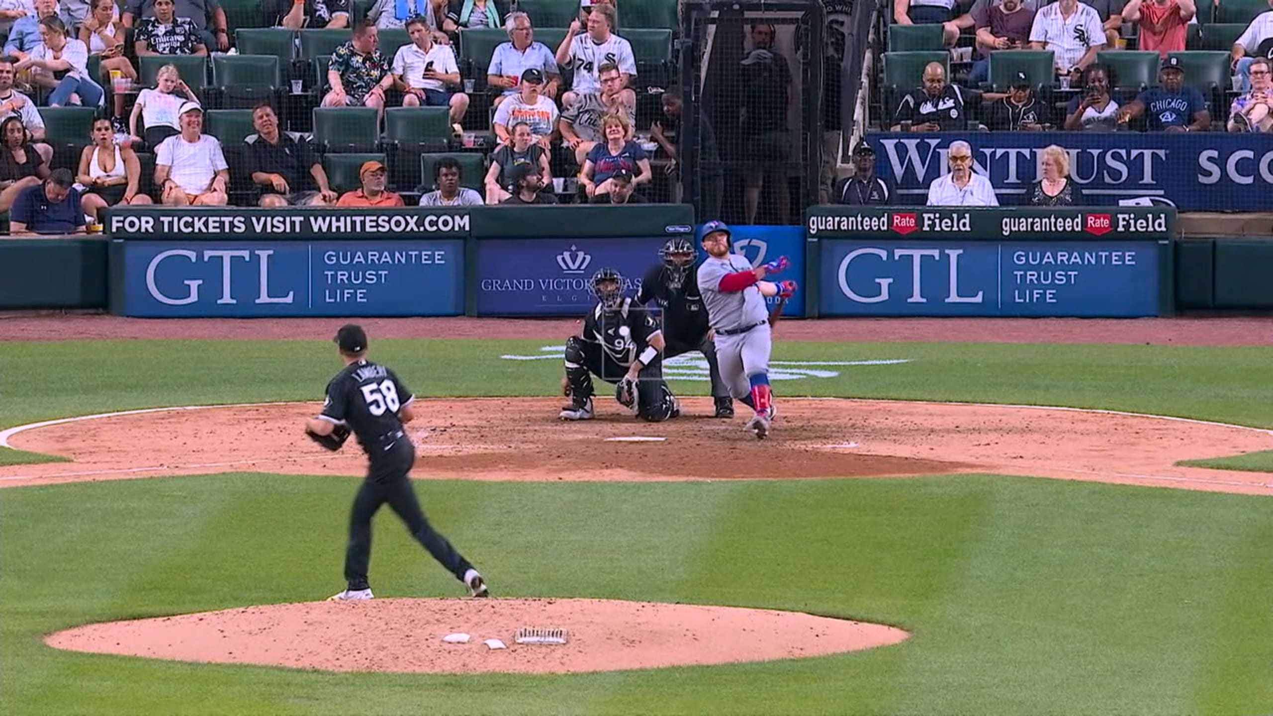 Alejandro Kirk's solo home run