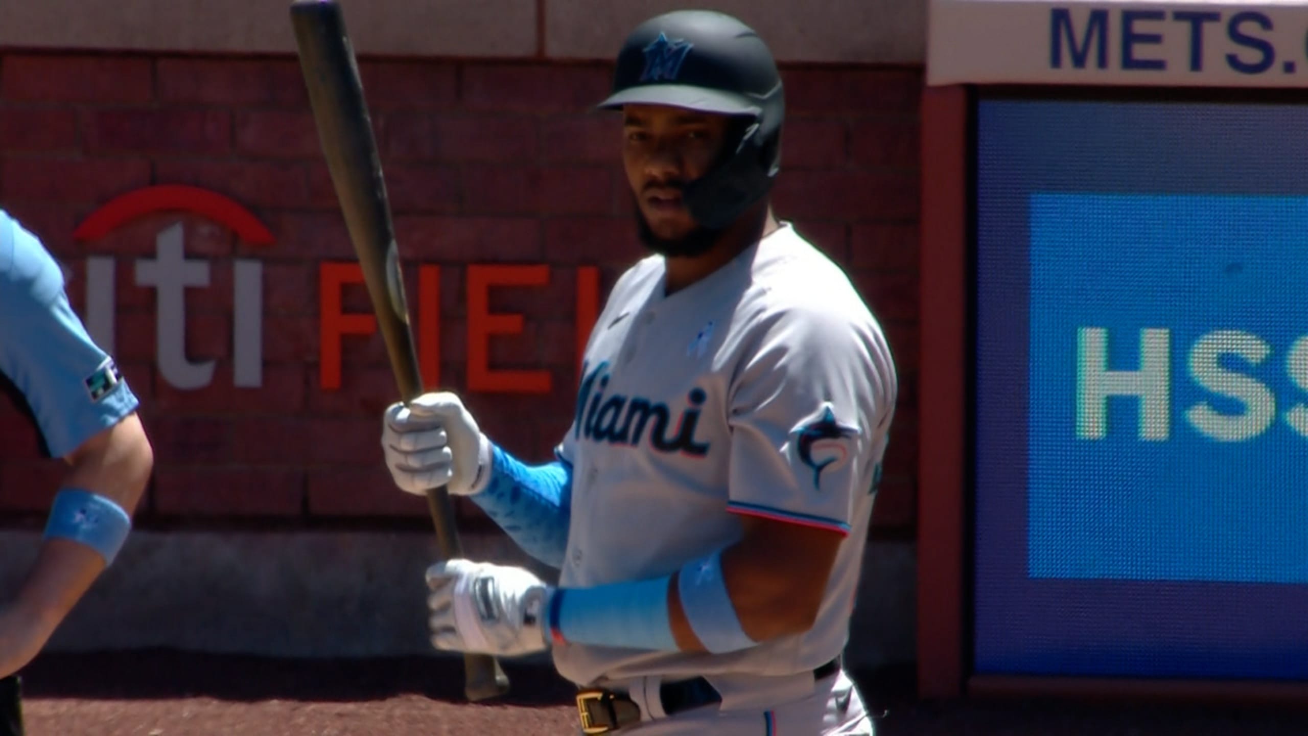 Jerar Encarnacion makes MLB debut