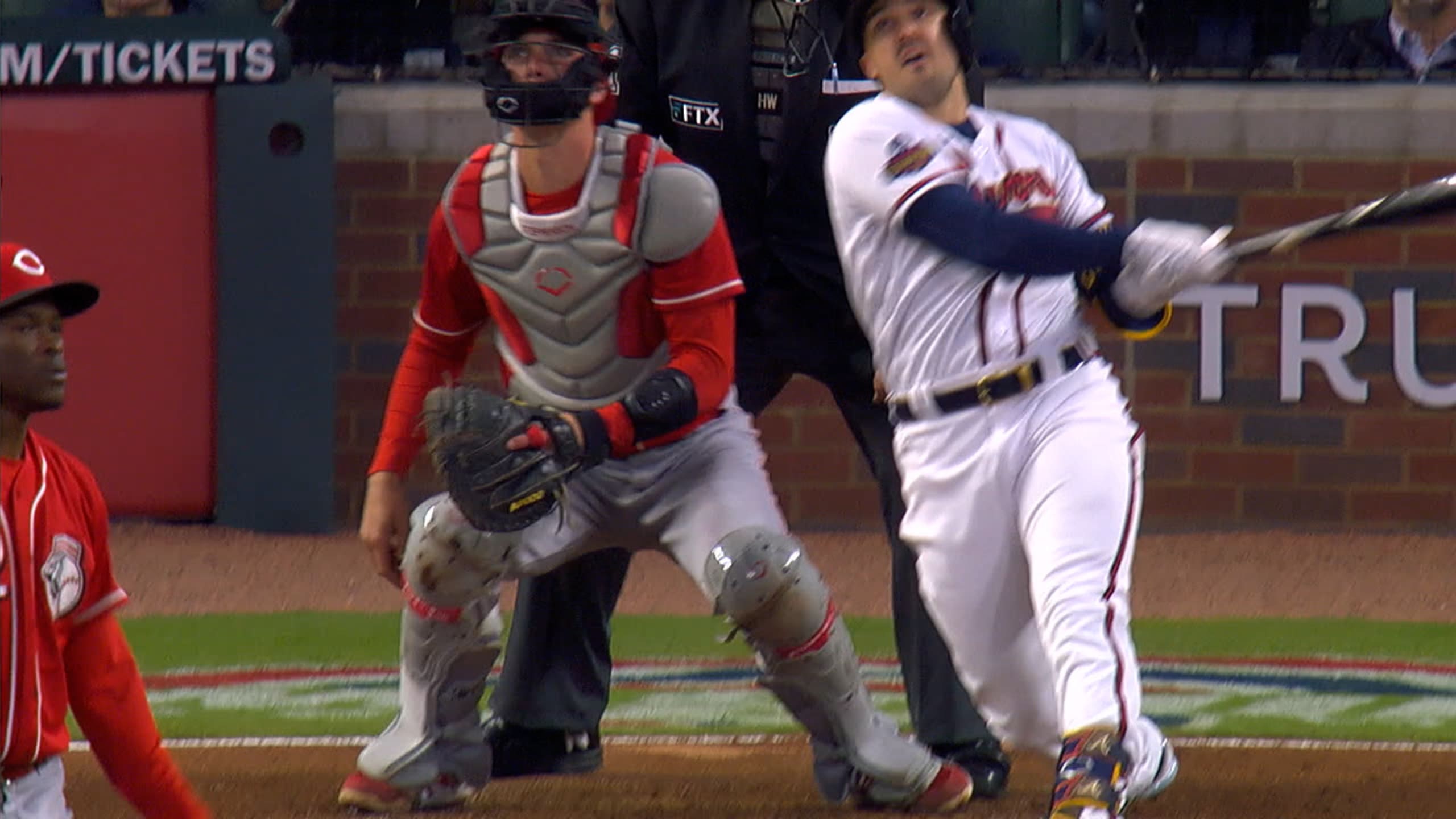 Adam Duvall produce con doble