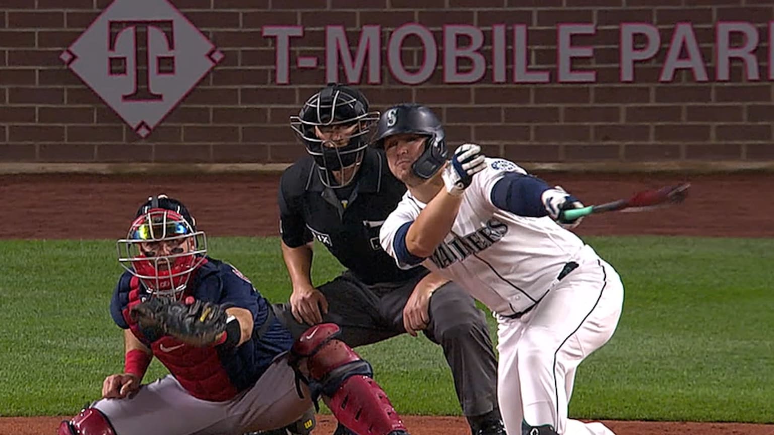 Ty France flares a single to tie the game in the 4th | 09/14/2021 | MLB.com