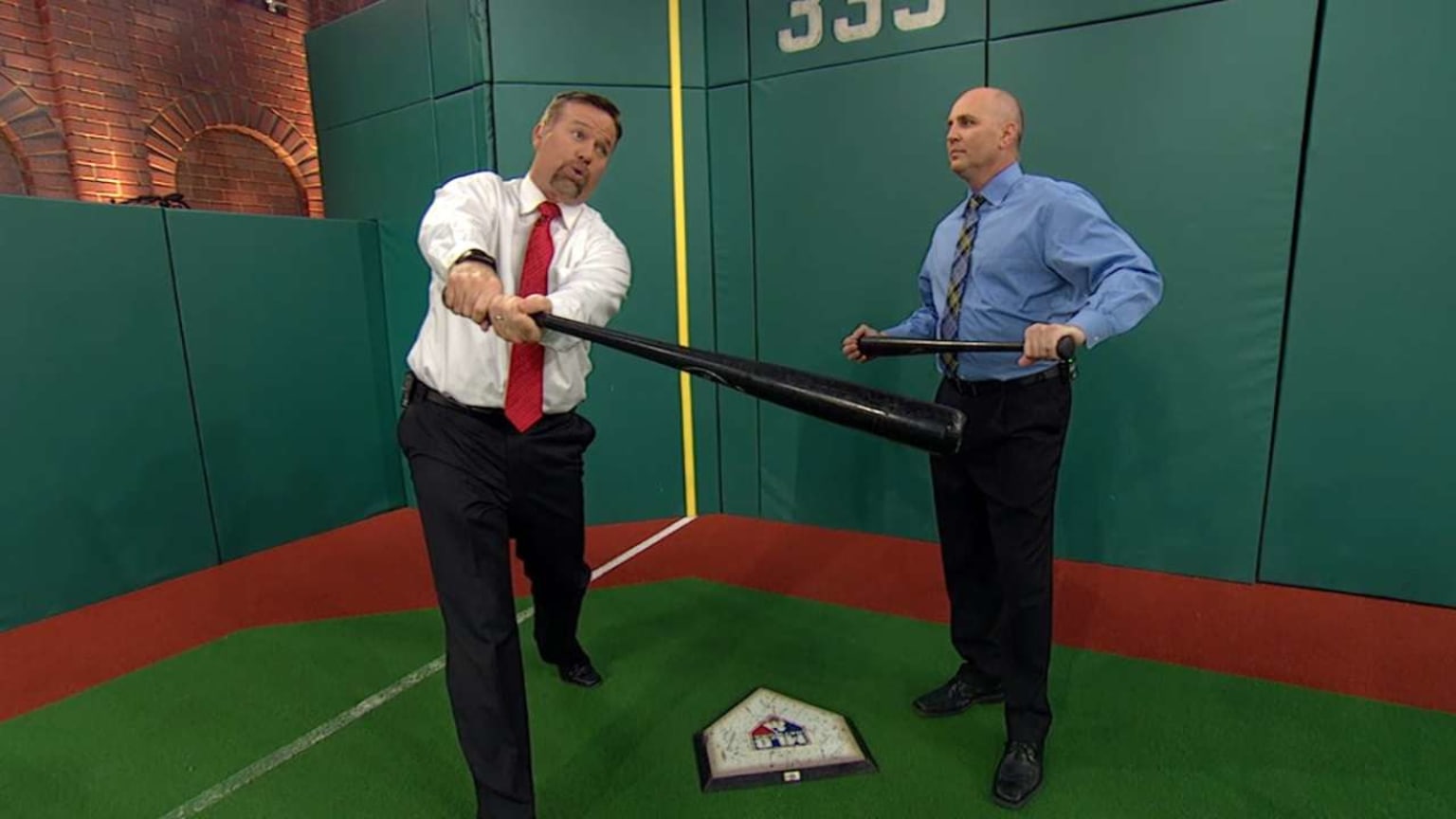 MLB Tonight demos how to get your hands in | 05/19/2016 | Cincinnati Reds