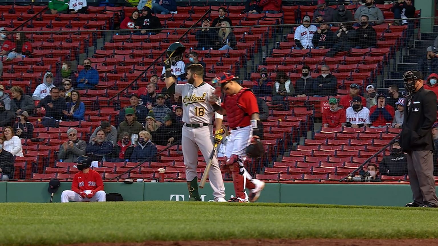 Mitch Moreland gets ovation in return to Boston | 05/11/2021 | Athletics