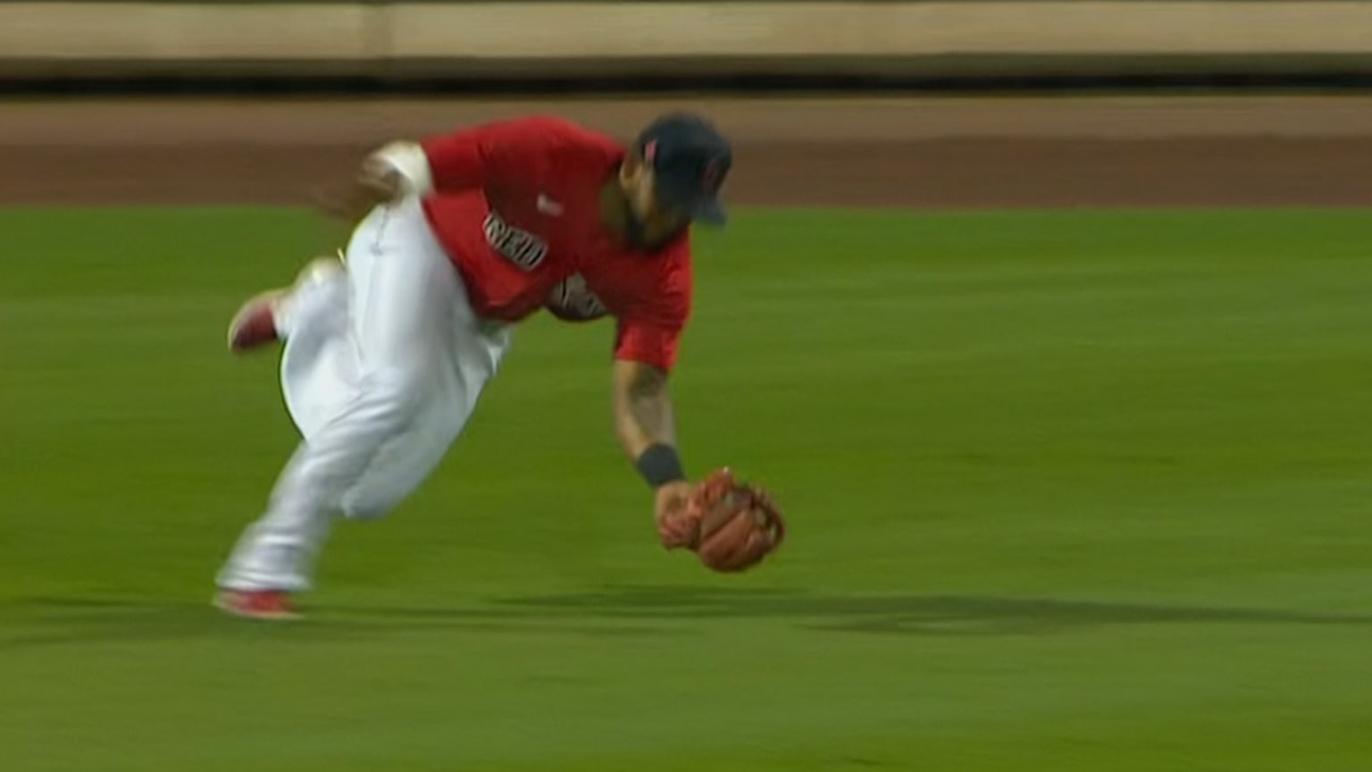 César Puello lays out for diving catch in the 9th | 03/25/2021 | MLB.com