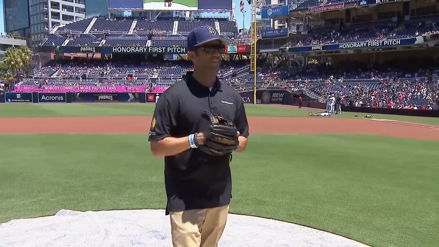 8/25/19: Saenz's first pitch | 08/25/2019 | MLB.com