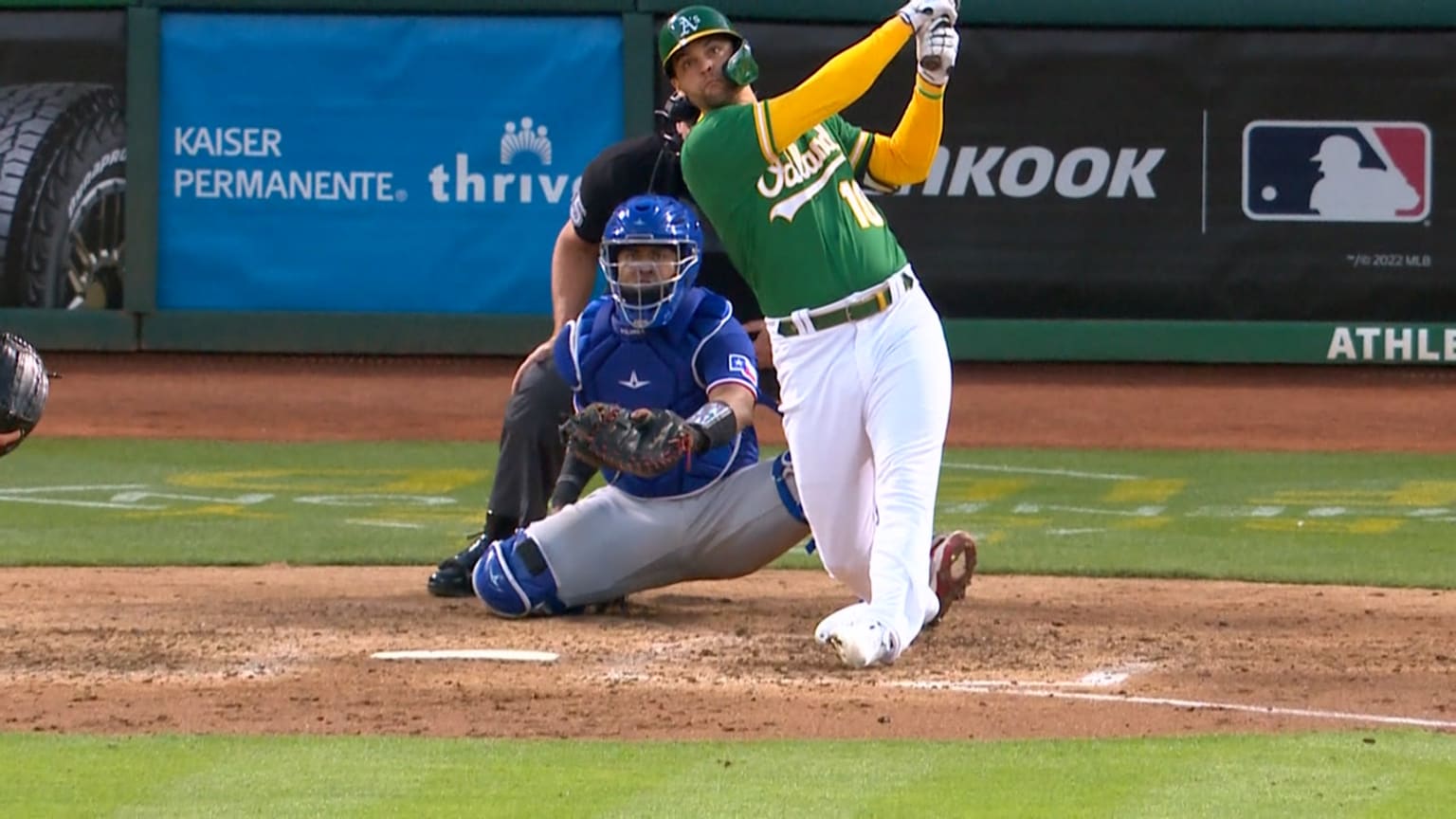 Chad Pinder lifts a sacrifice fly to center field | 07/23/2022 | Athletics