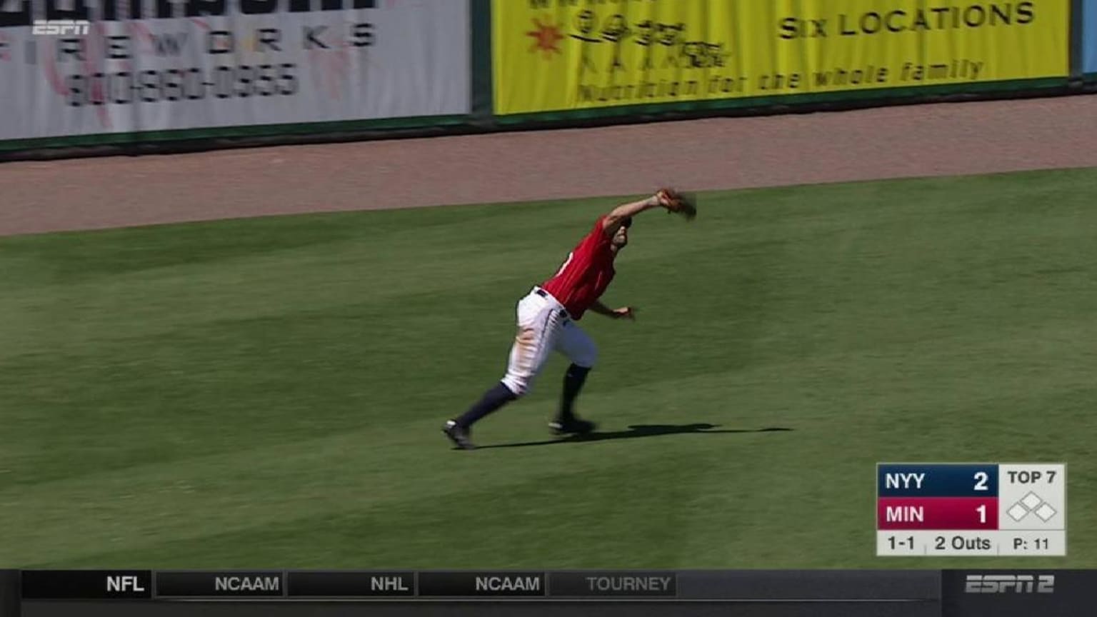 NYY@MIN: Addison Reed induces flyout to end the 7th | 03/22/2018 ...