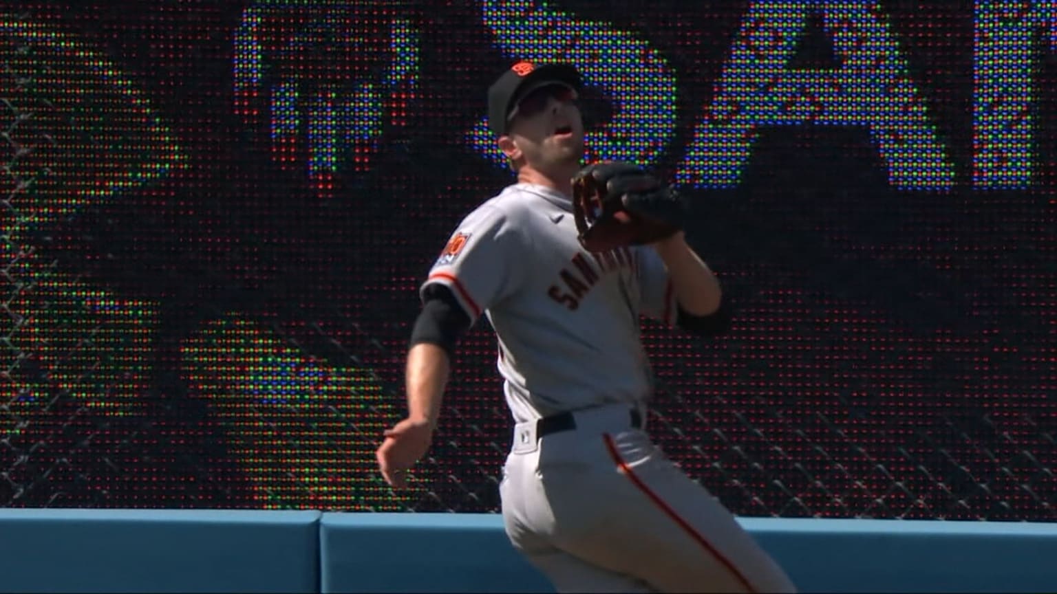 Austin Slater twists and spins for a catch in left | 07/25/2020 | MLB.com