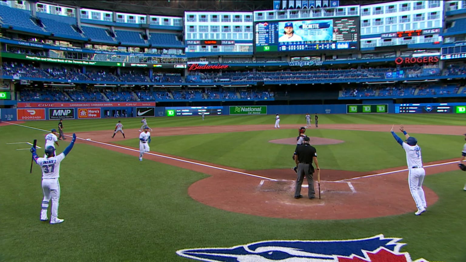 Bo Bichette picks up 2 RBIs on a bases-loaded single | 09/18/2021 | Los ...