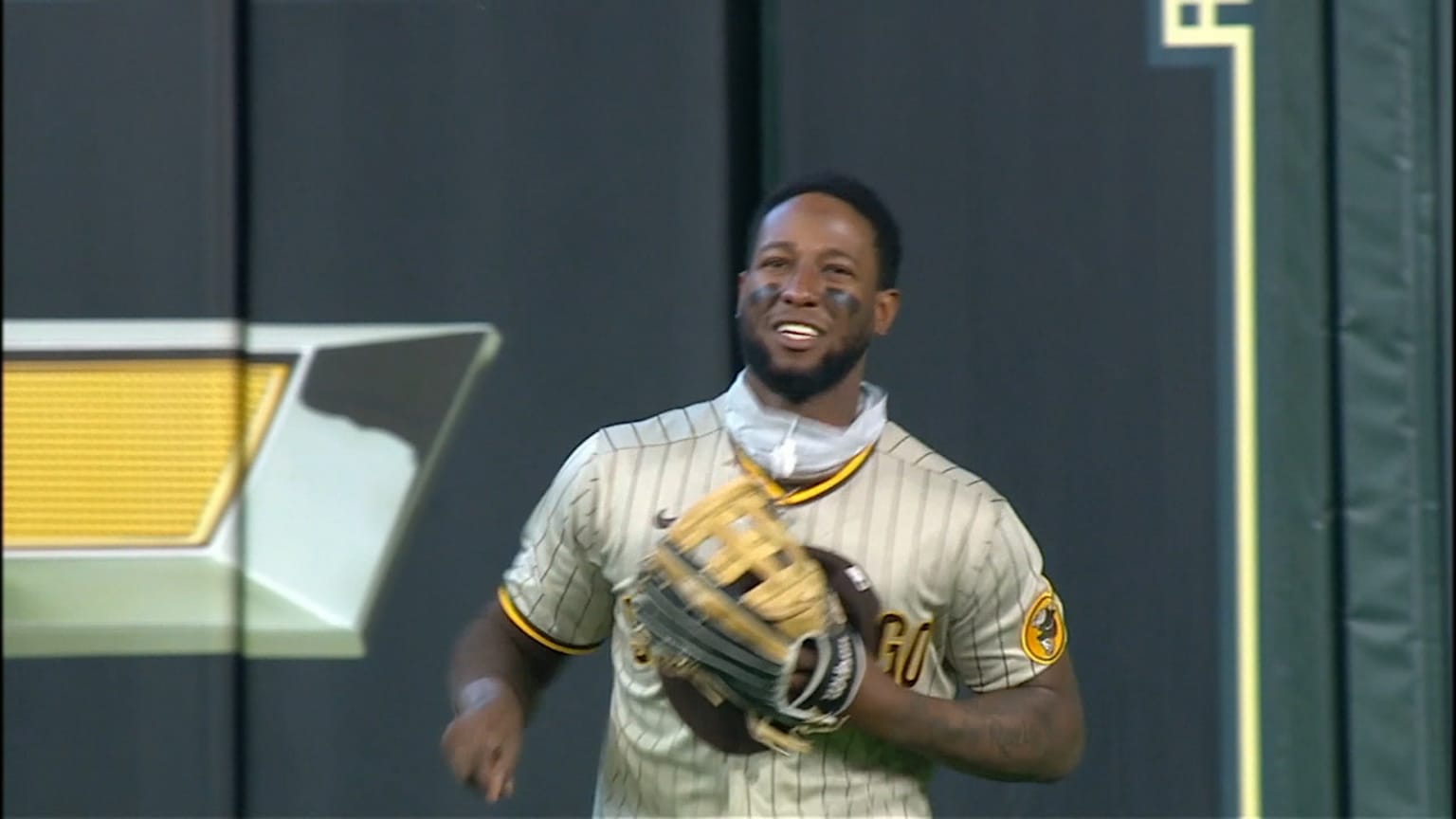 Jurickson Profar makes a diving catch to rob Tucker | 05/29/2021 ...