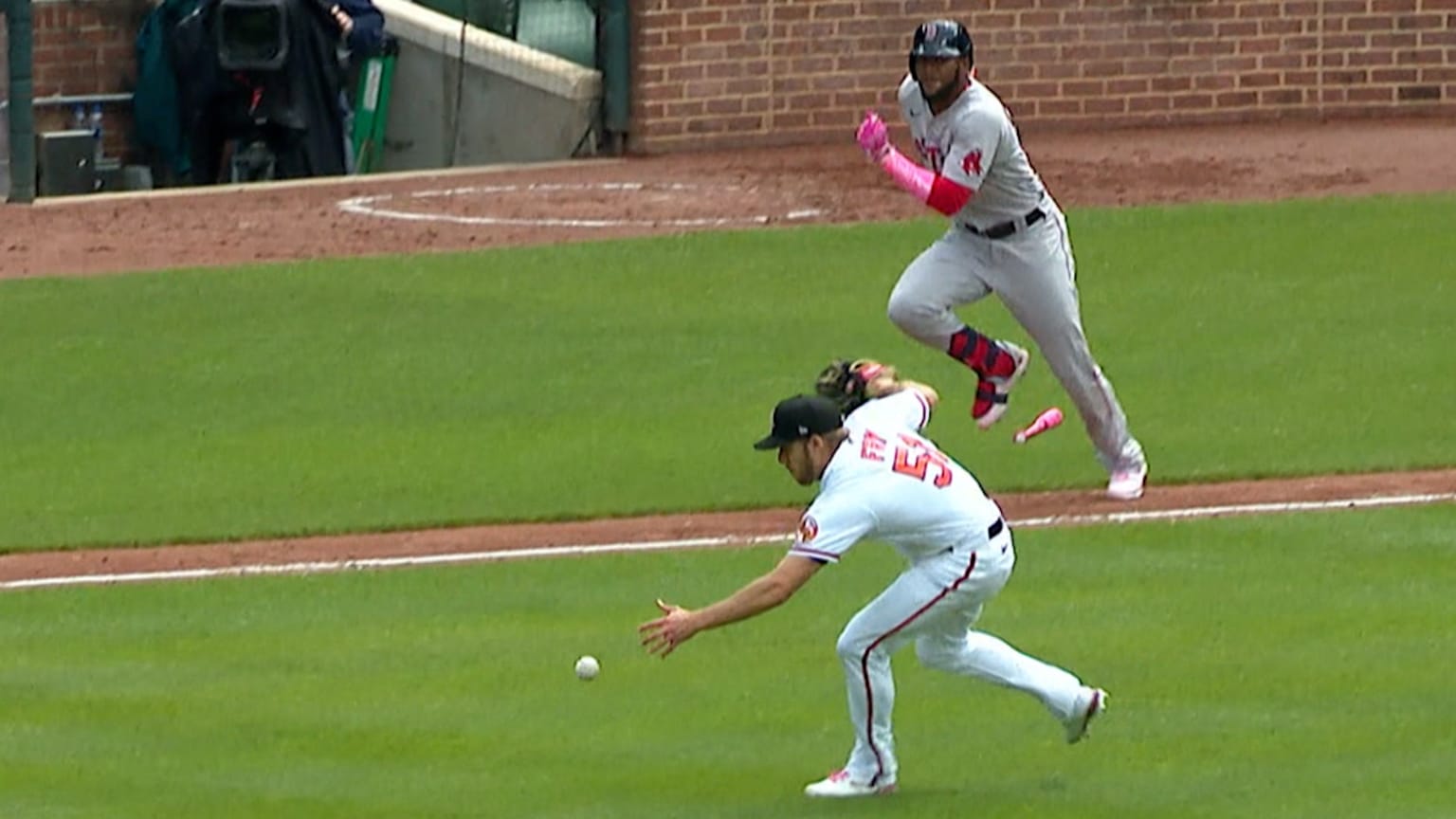 Paul Fry makes an athletic play on a bunt for the out | 05/09/2021 ...