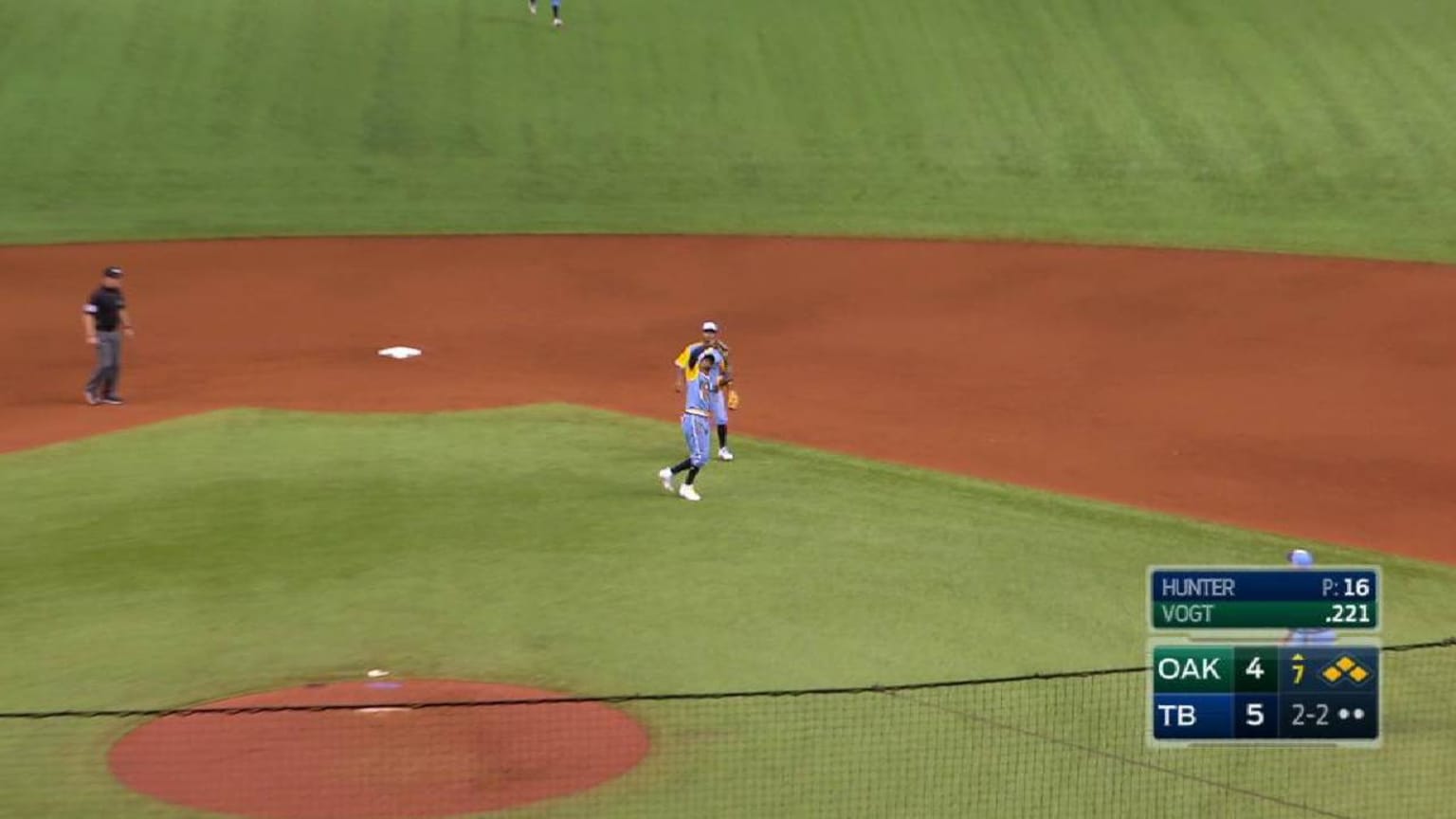 OAK@TB: Hunter gets Vogt with the bases loaded | 06/10/2017 | Texas Rangers