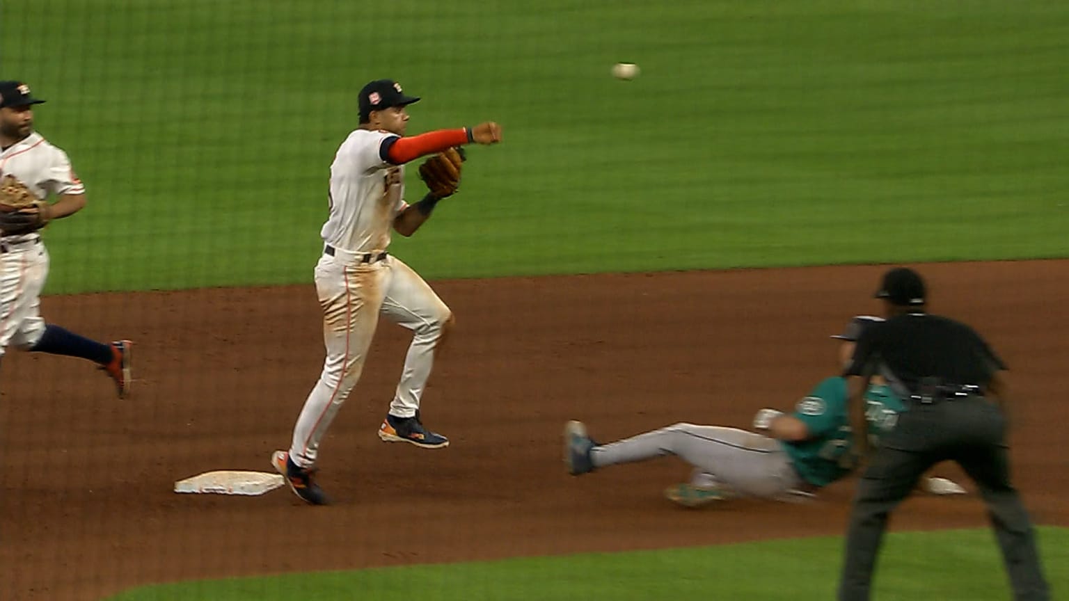 Rafael Montero escapes the jam in the 8th inning | 06/07/2022 | MLB.com