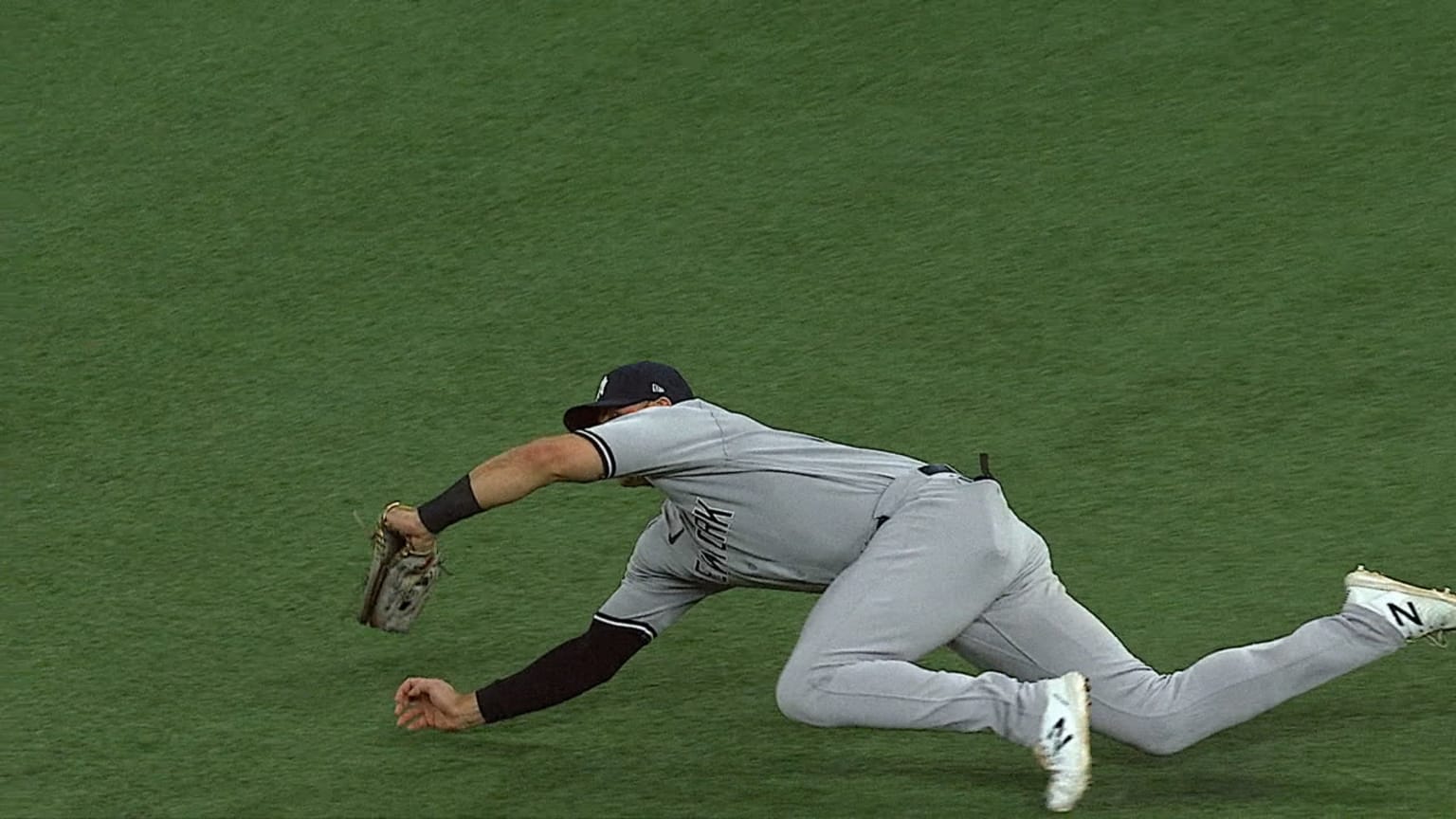 Joey Gallo makes a terrific catch in right-center | 06/21/2022 | New ...
