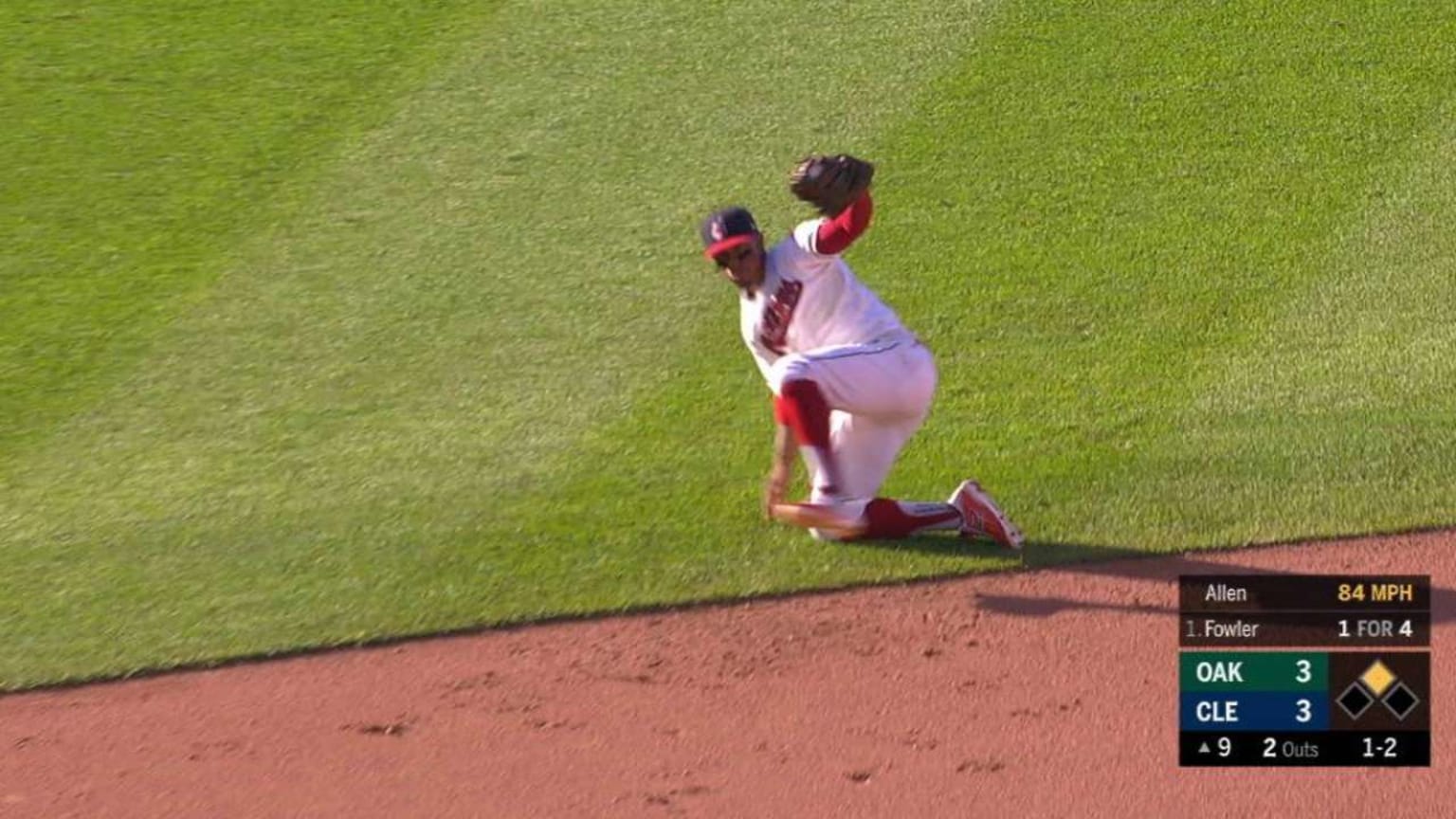 OAK@CLE: Lindor keeps the game tied with diving catch | 07/07/2018 ...