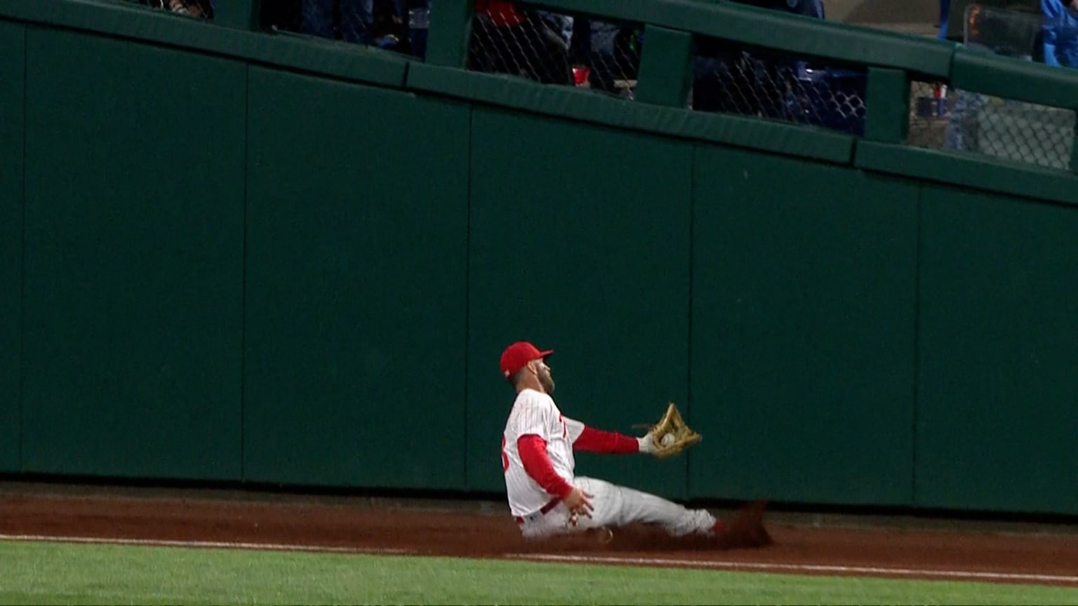 Bryce Harper's sliding grab | 04/11/2022 | Philadelphia Phillies