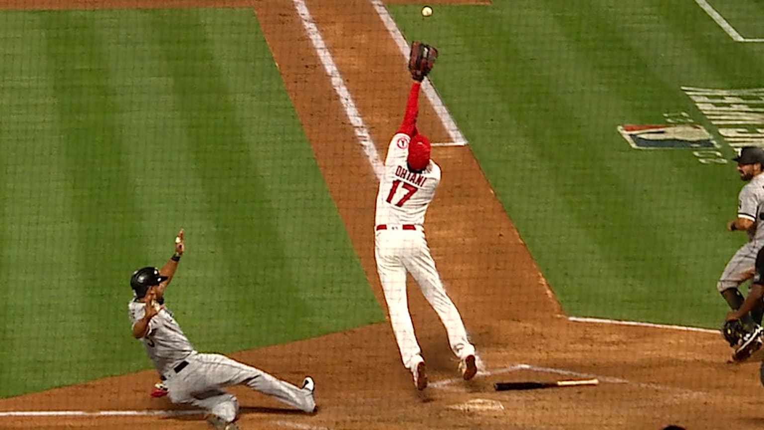 White Sox score two, Ohtani and Abreu collide at dish | 04/05/2021 ...