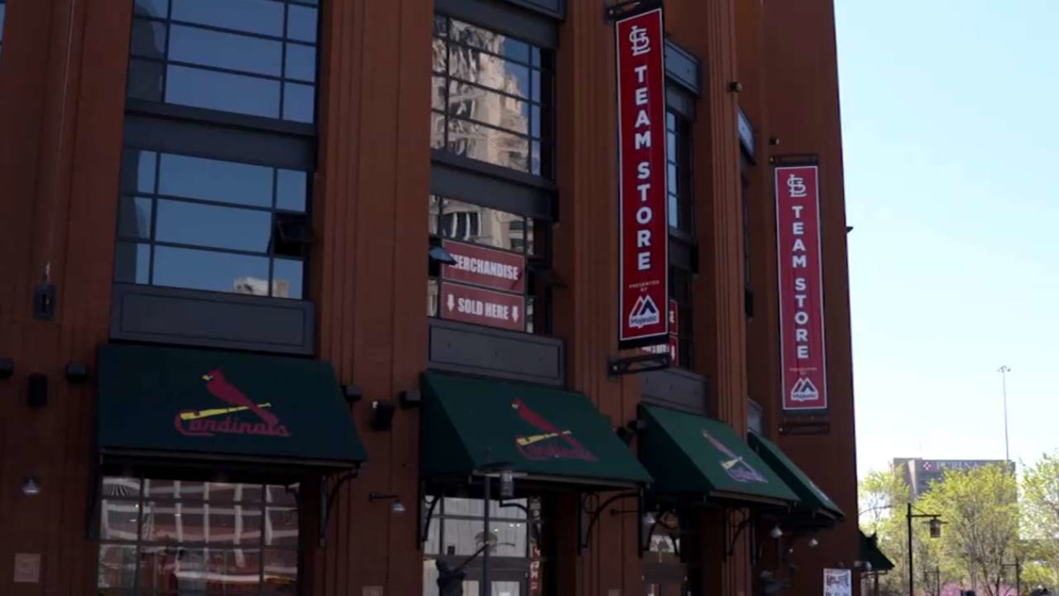 Cardinals Team Store Stocks Up On New Gear for 2016 | 04/06/2016 | St ...