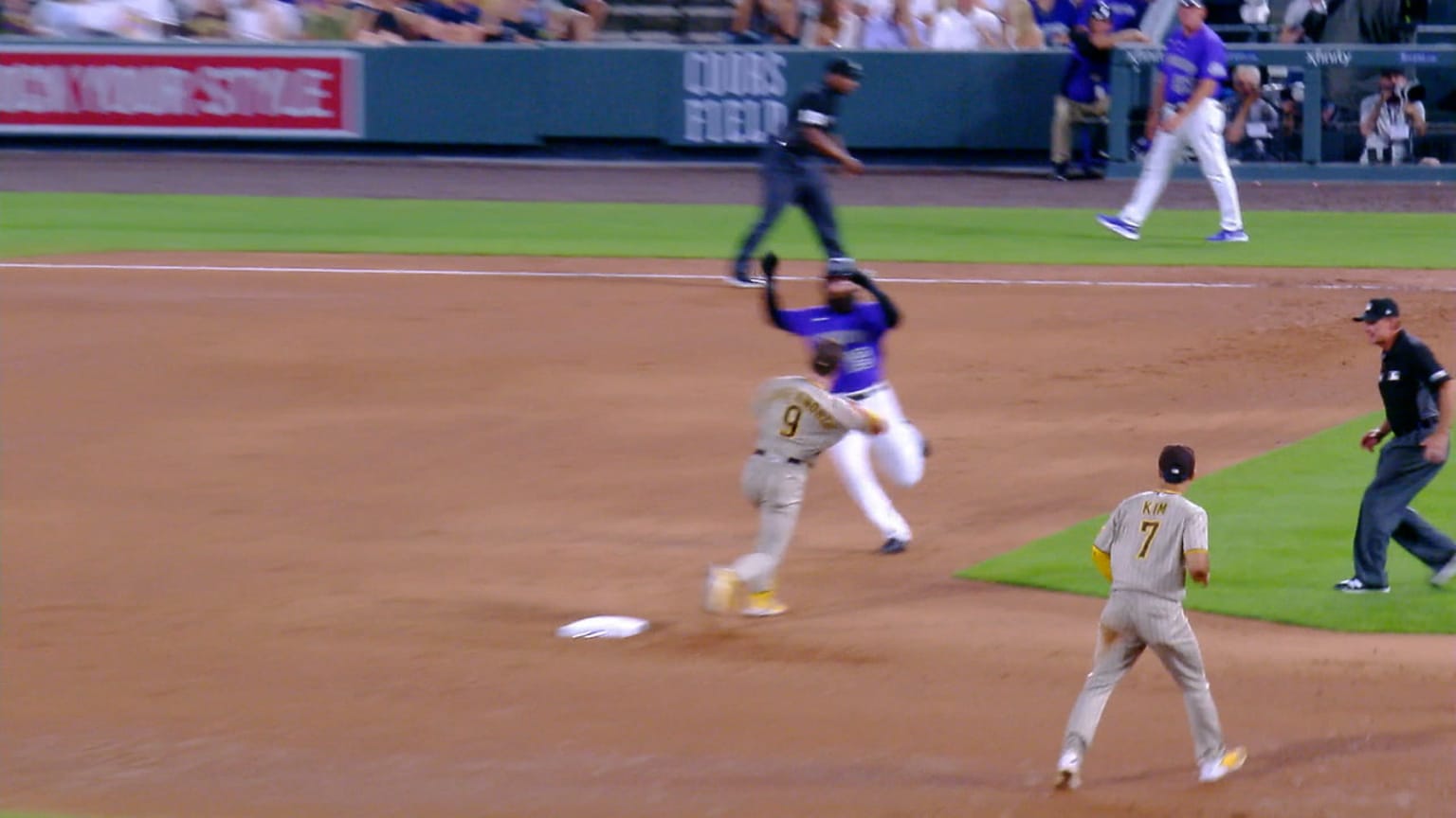 Padres turn two to escape a bases-loaded jam in 7th | 07/12/2022 | MLB.com