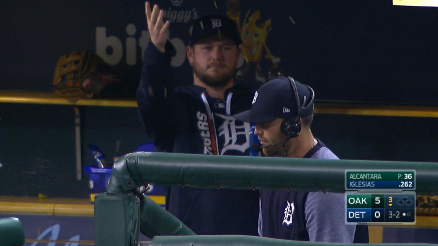 OAK@DET: Boyd doused with seeds during an interview | 09/18/2017 | MLB.com
