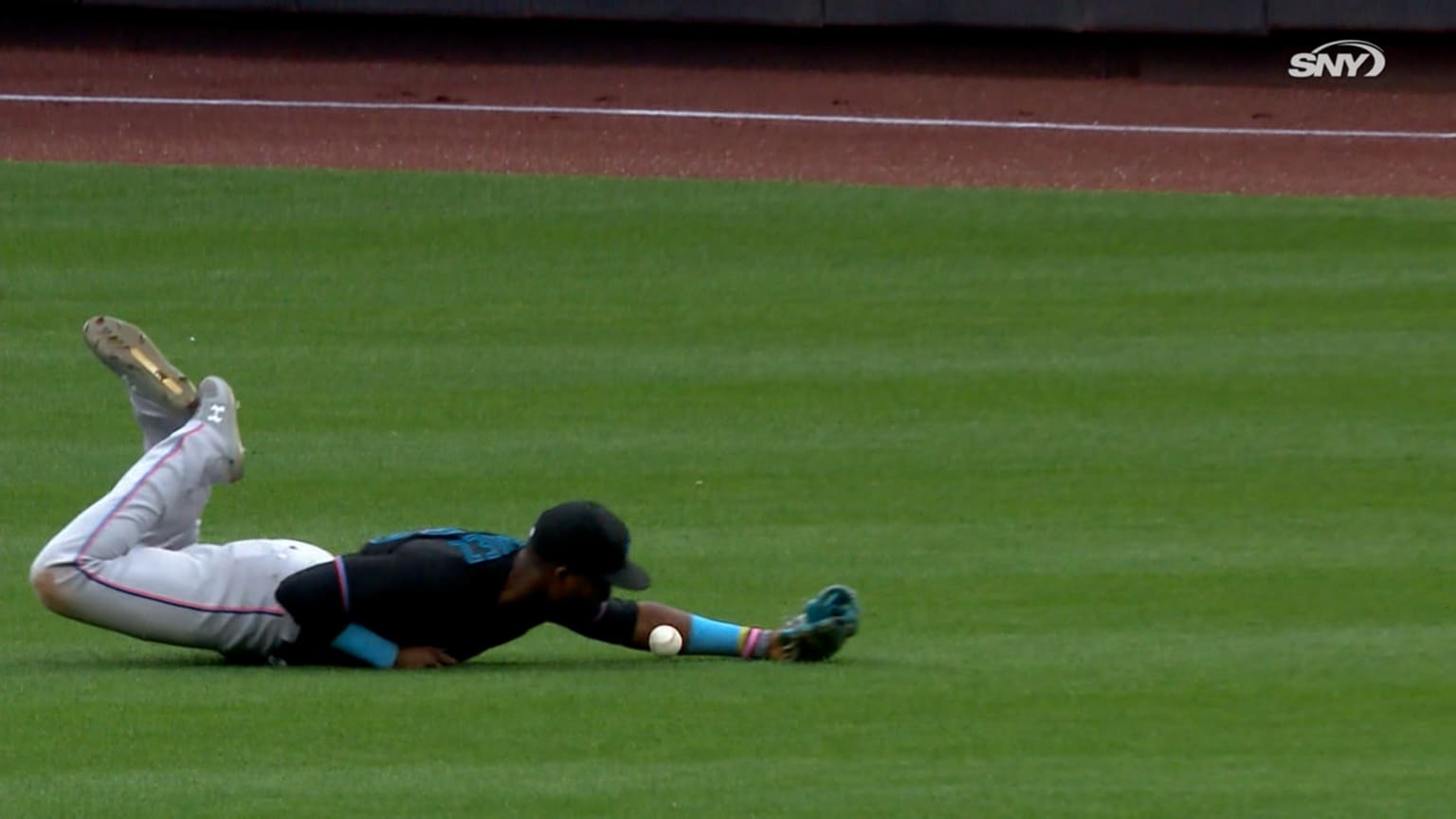 Jonathan Villar bloops RBI single to right field | 09/28/2021 | Chicago ...