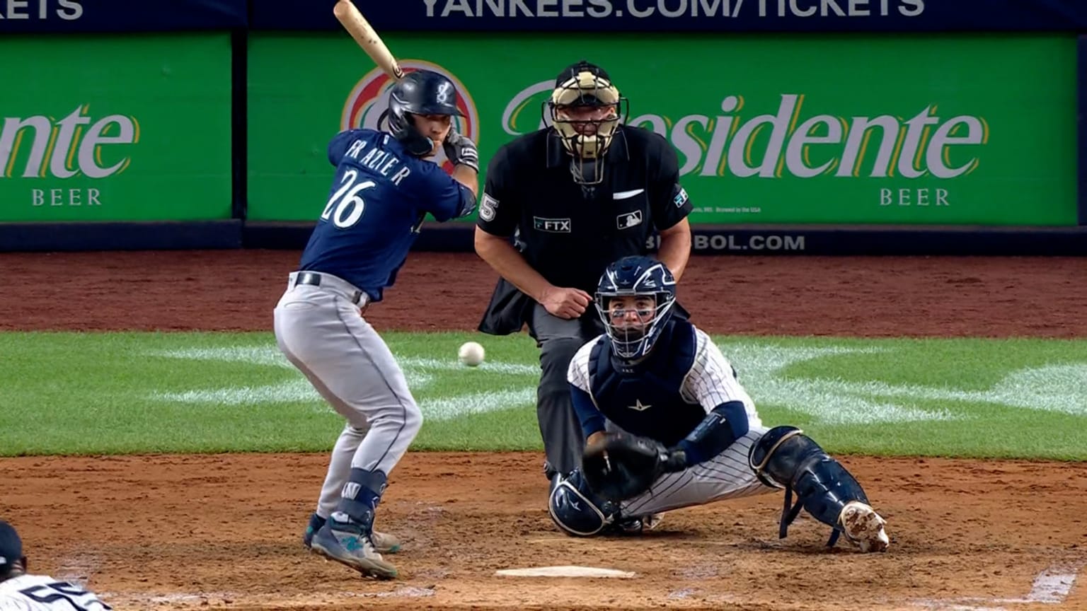 Adam Frazier drives an RBI single in the 4th inning | 08/01/2022 ...
